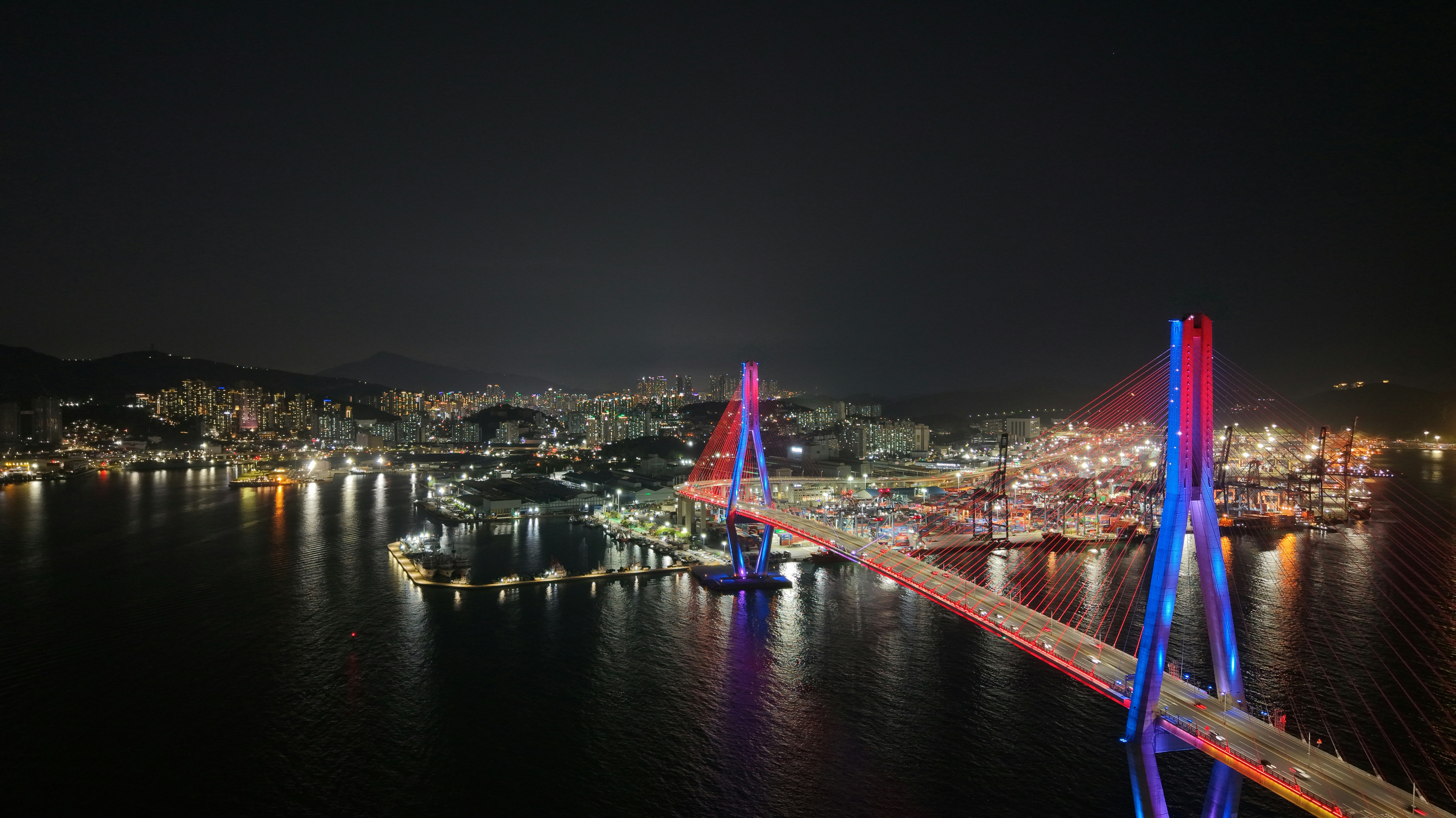 Neon Arches: Night光 over a Luminescent Bay Bridge