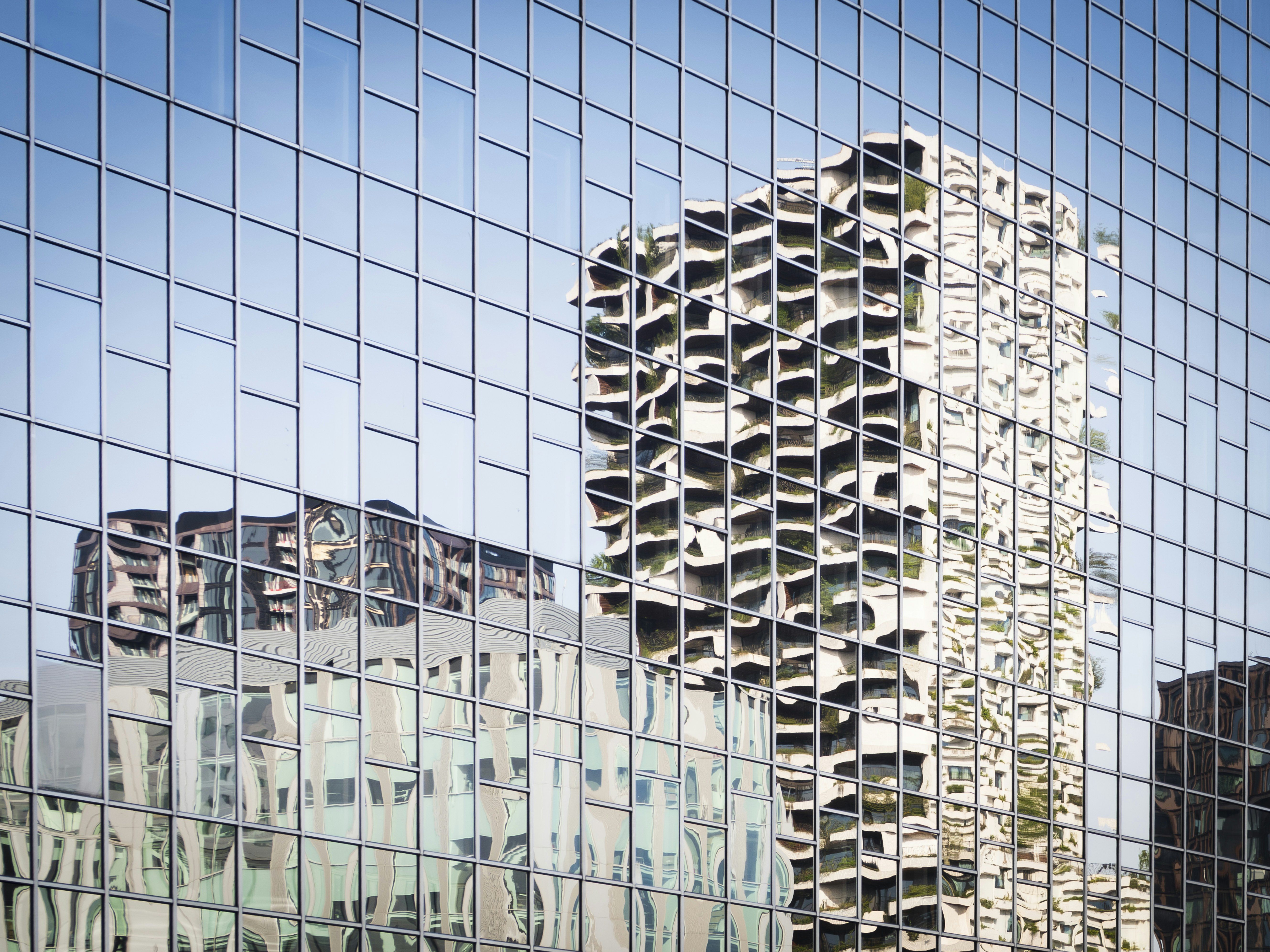 Fragmented Glass: A Cityscape in Prism-Grid Reflections