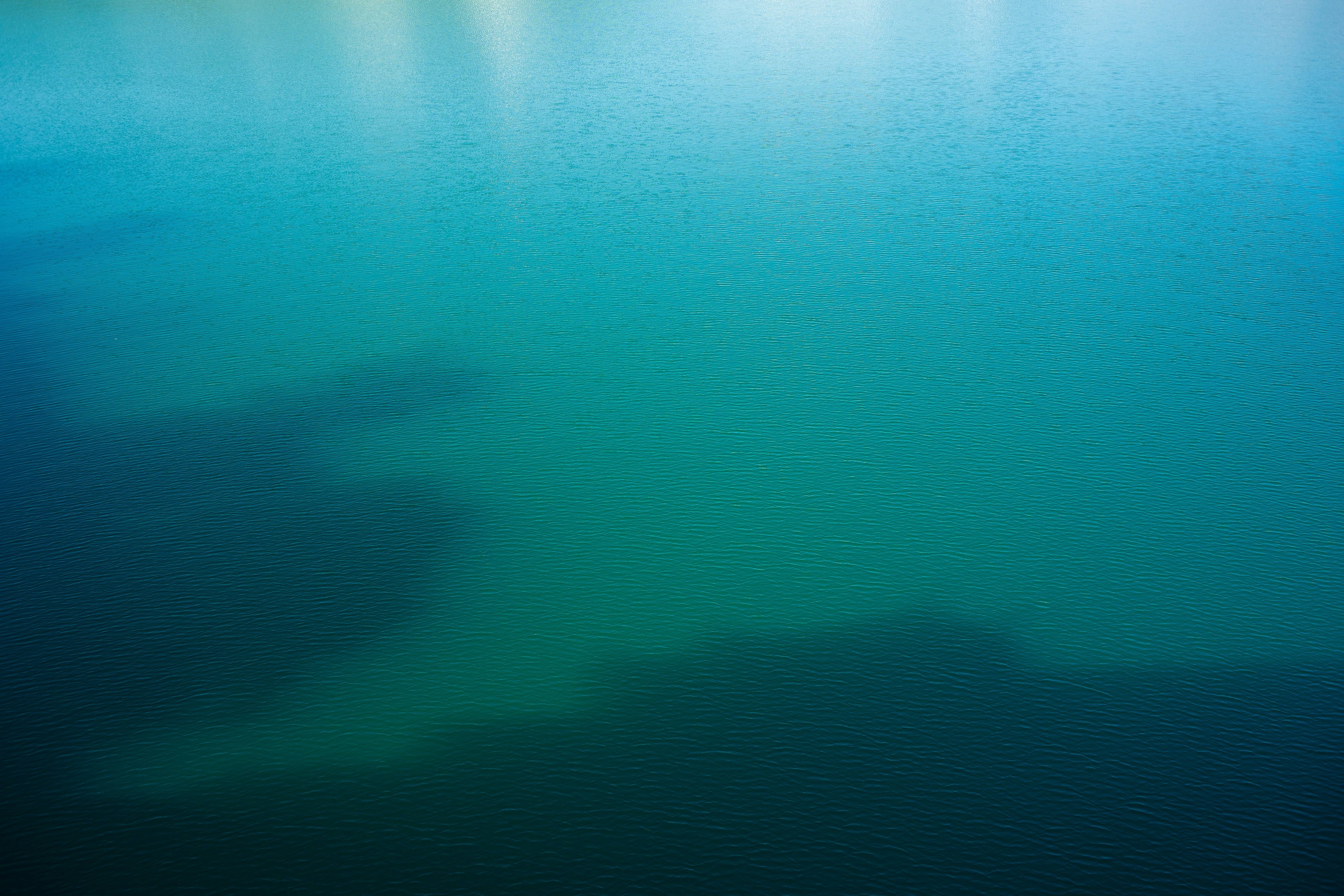 Turquoise Gradient: Aerial Light on Submerged Valleys