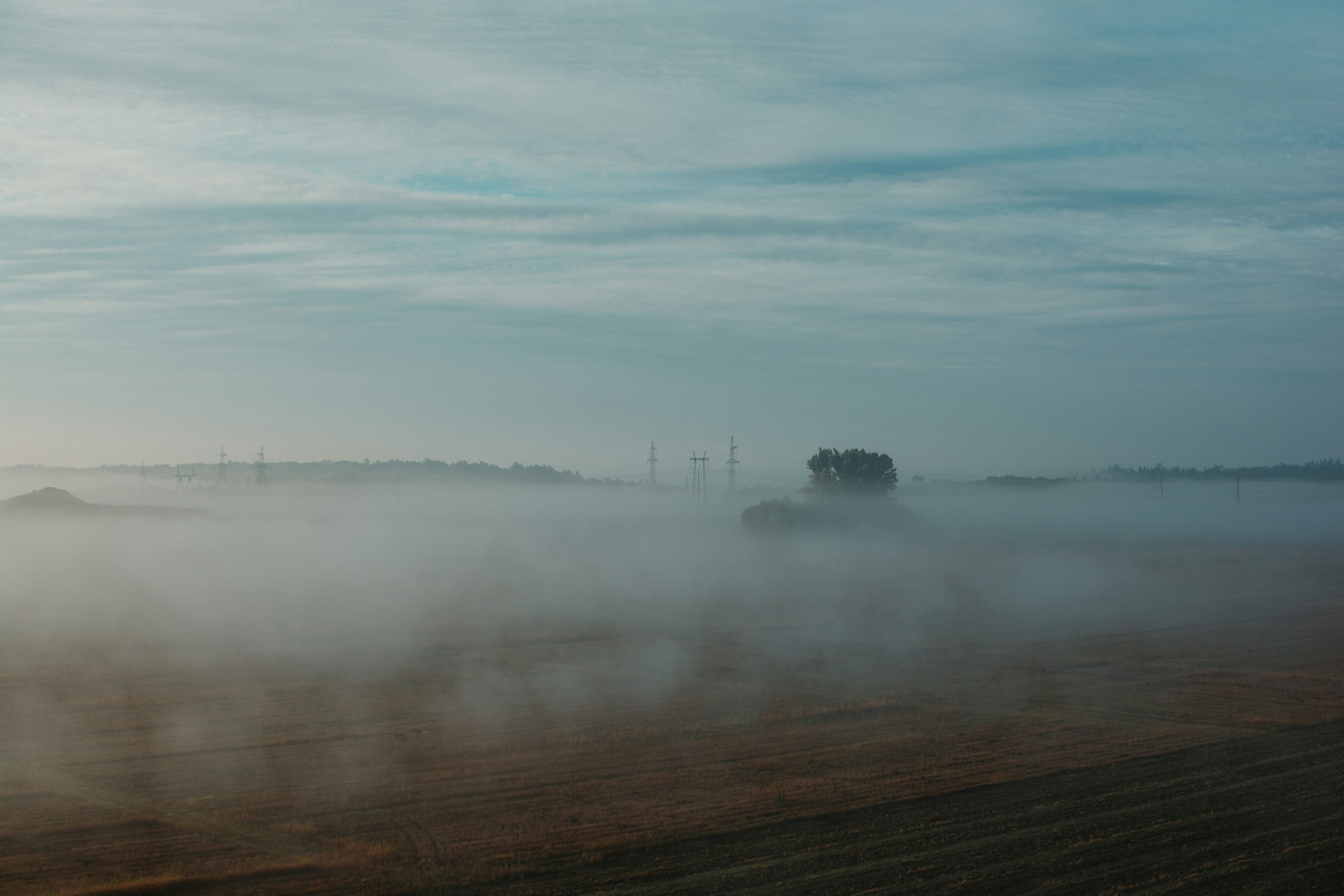 Mist over the Far Field: A Quiet Horizon