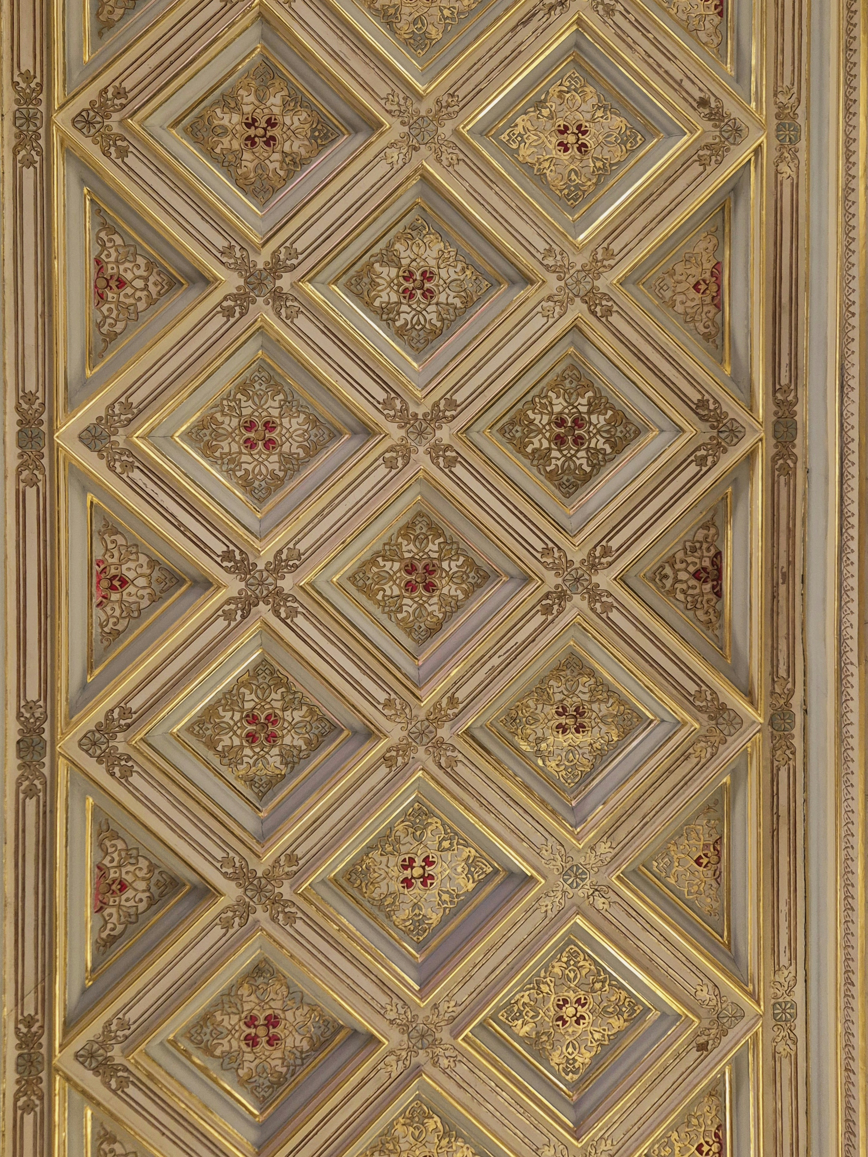 Geometric Vault: Ornate Diamond Ceiling in Golden Tillage