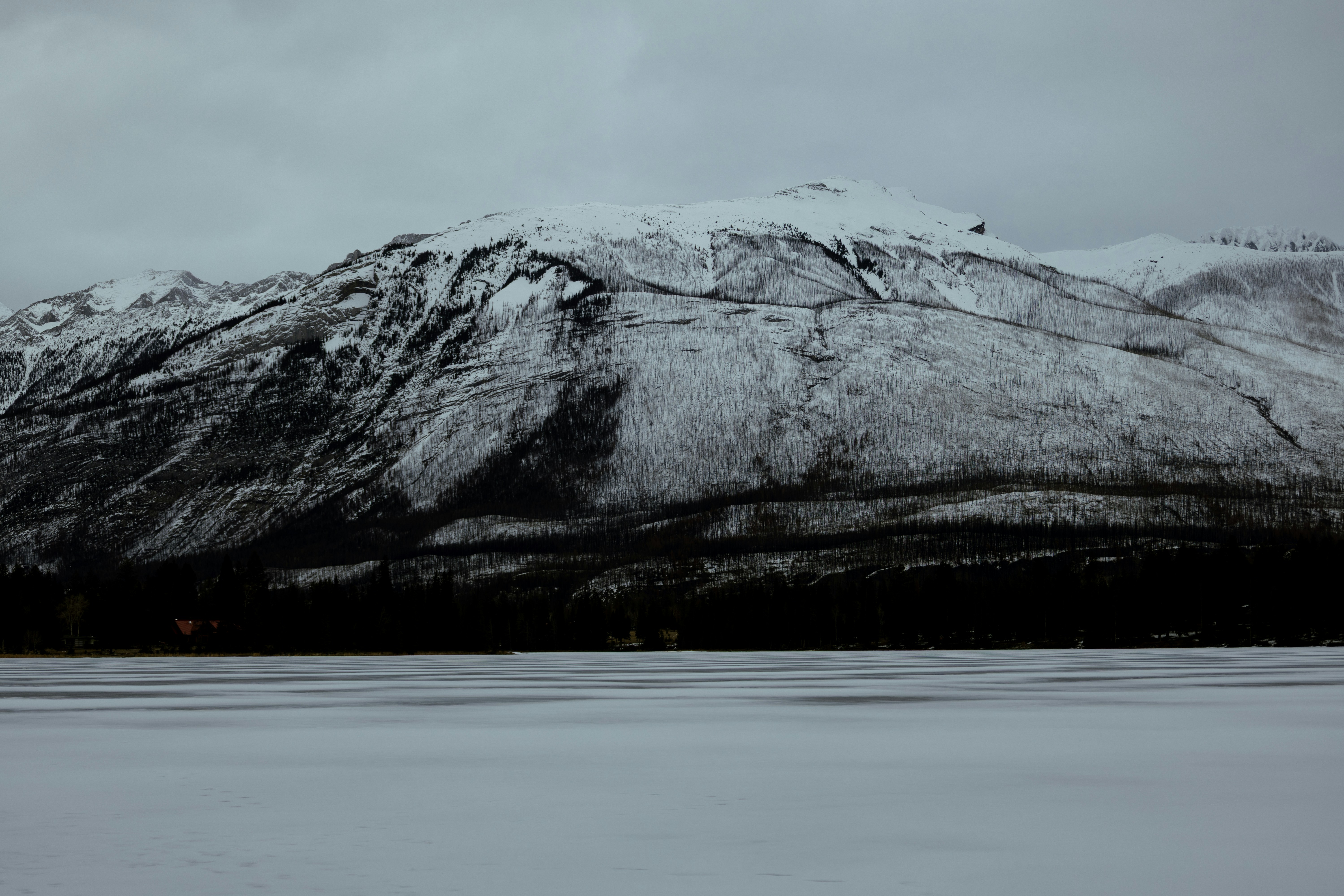 Snowbound Ridge: A Quiet Line Across a Frozen Lake