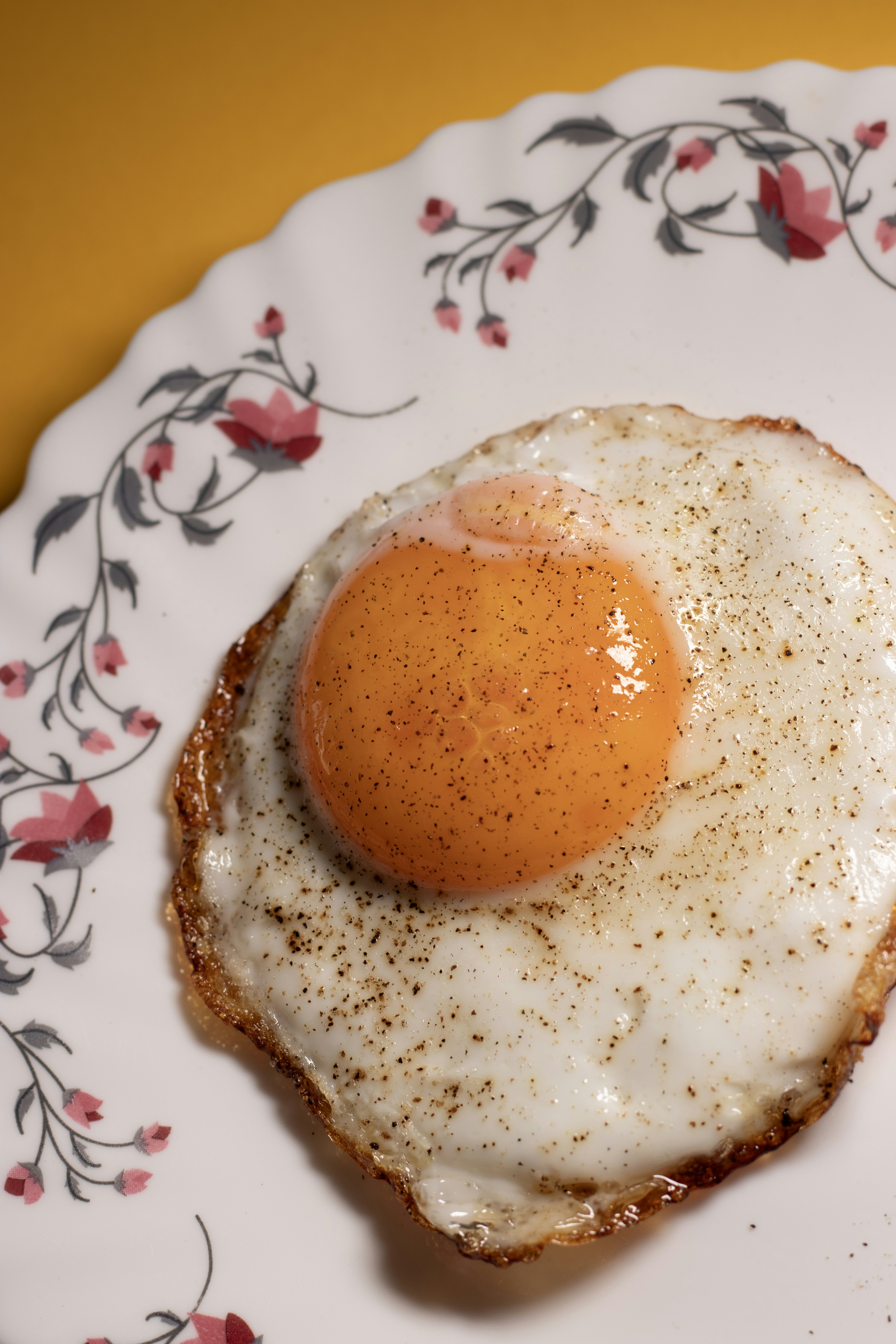 Sunny-side Centerpiece: A Crispy Egg on a Floral Plate