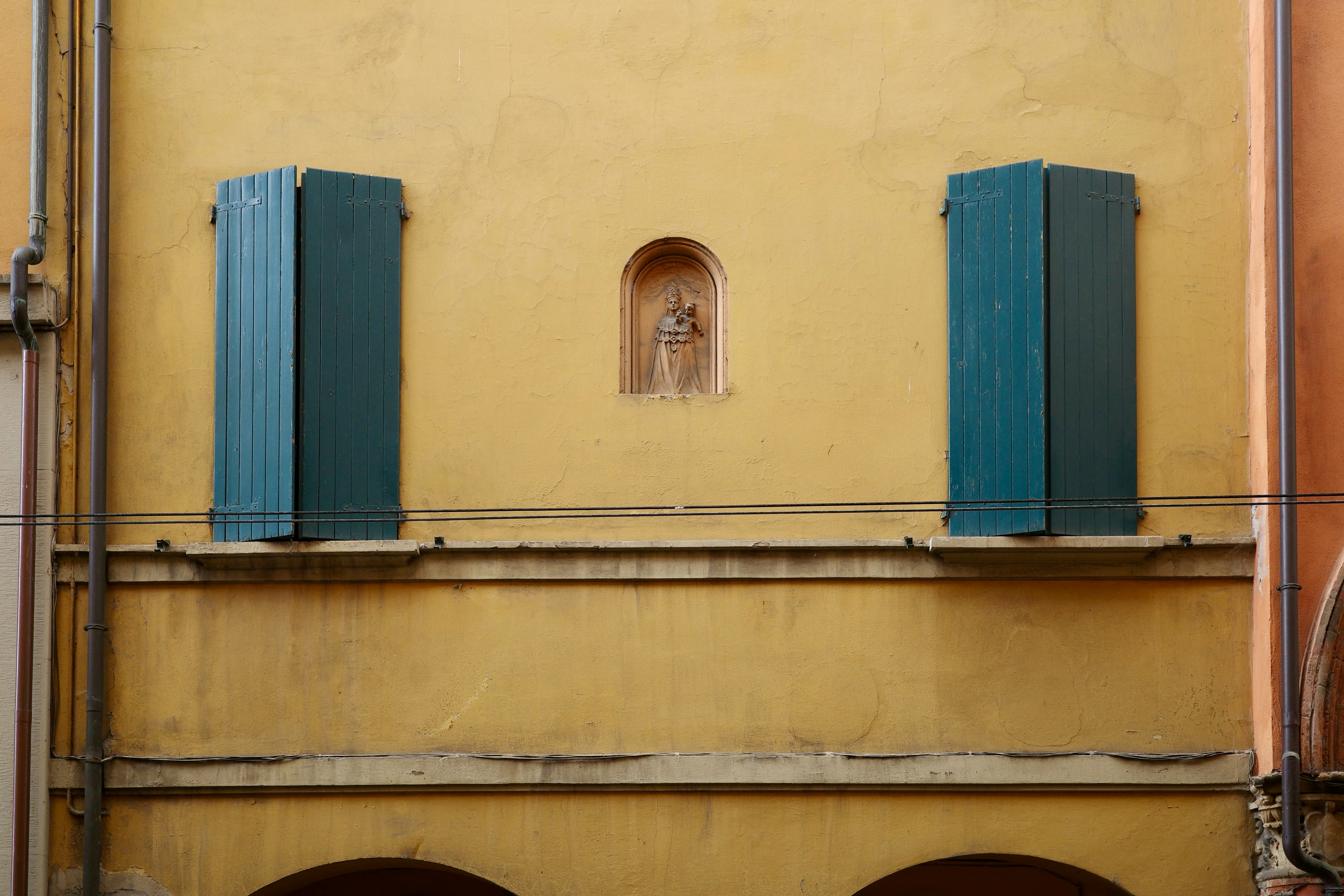 Hidden Gazer in the Yellow Facade