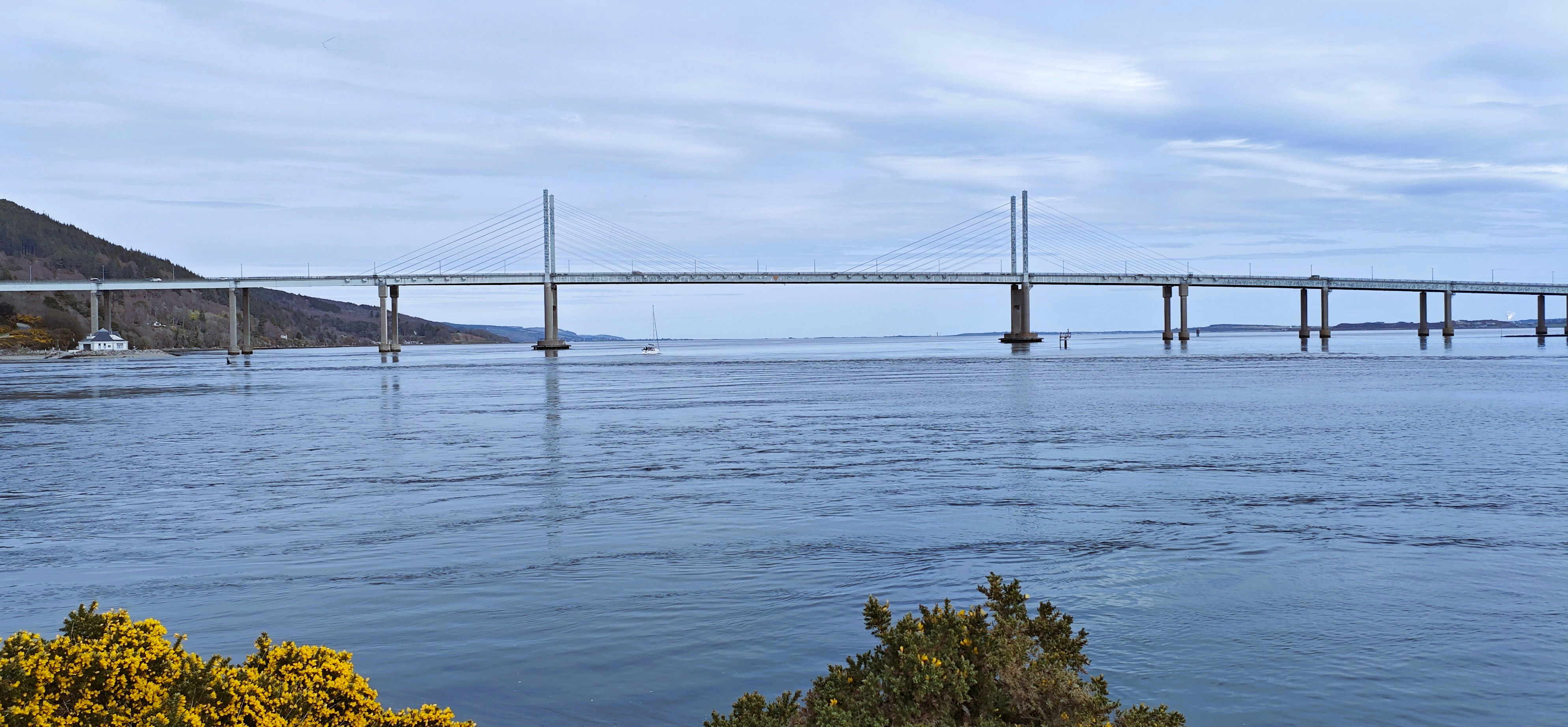 Bridge over a Quiet Sea: A Linear Horizon of Steel and Sky