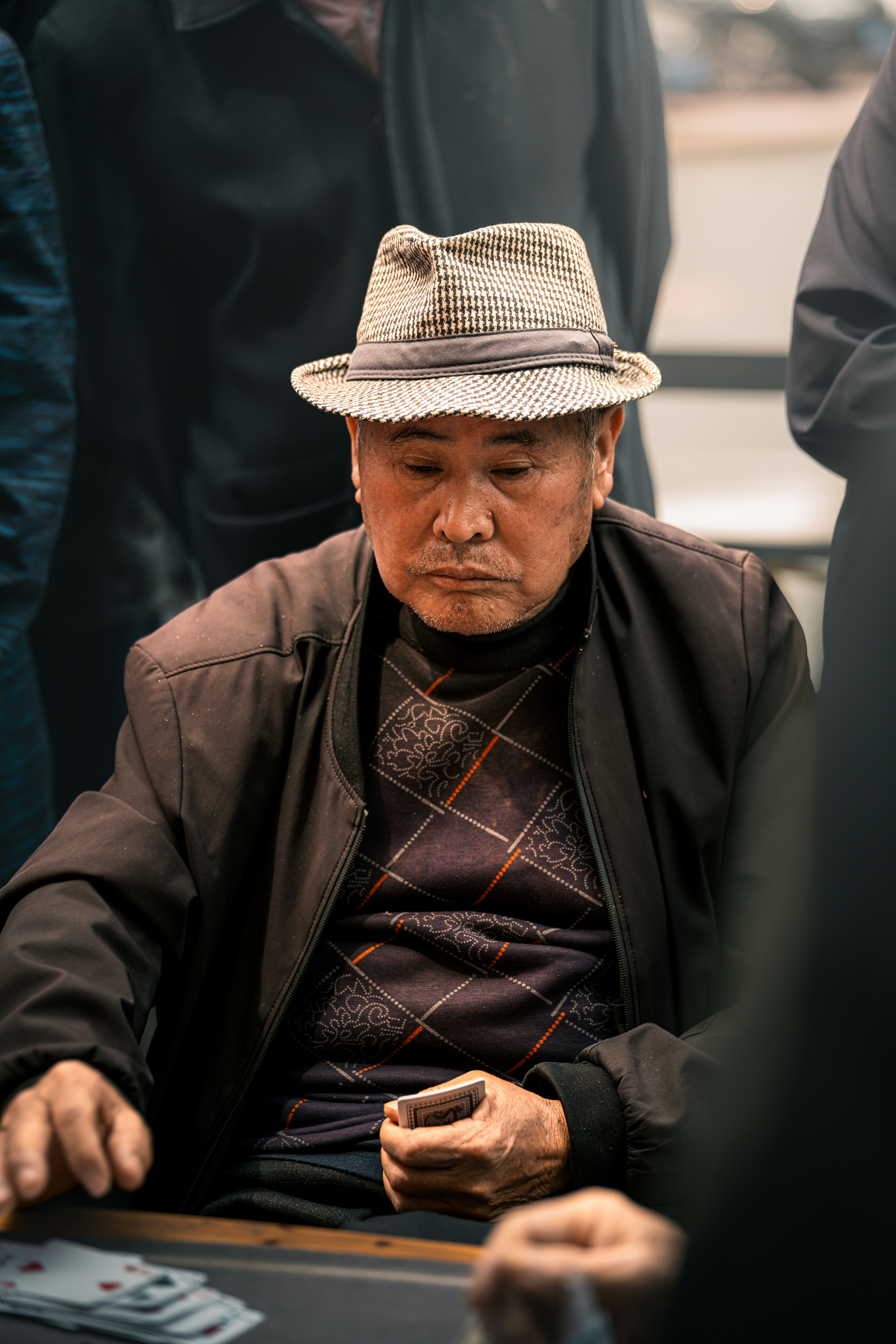 Quiet Hands, Sharp Focus: The Card Room Moment