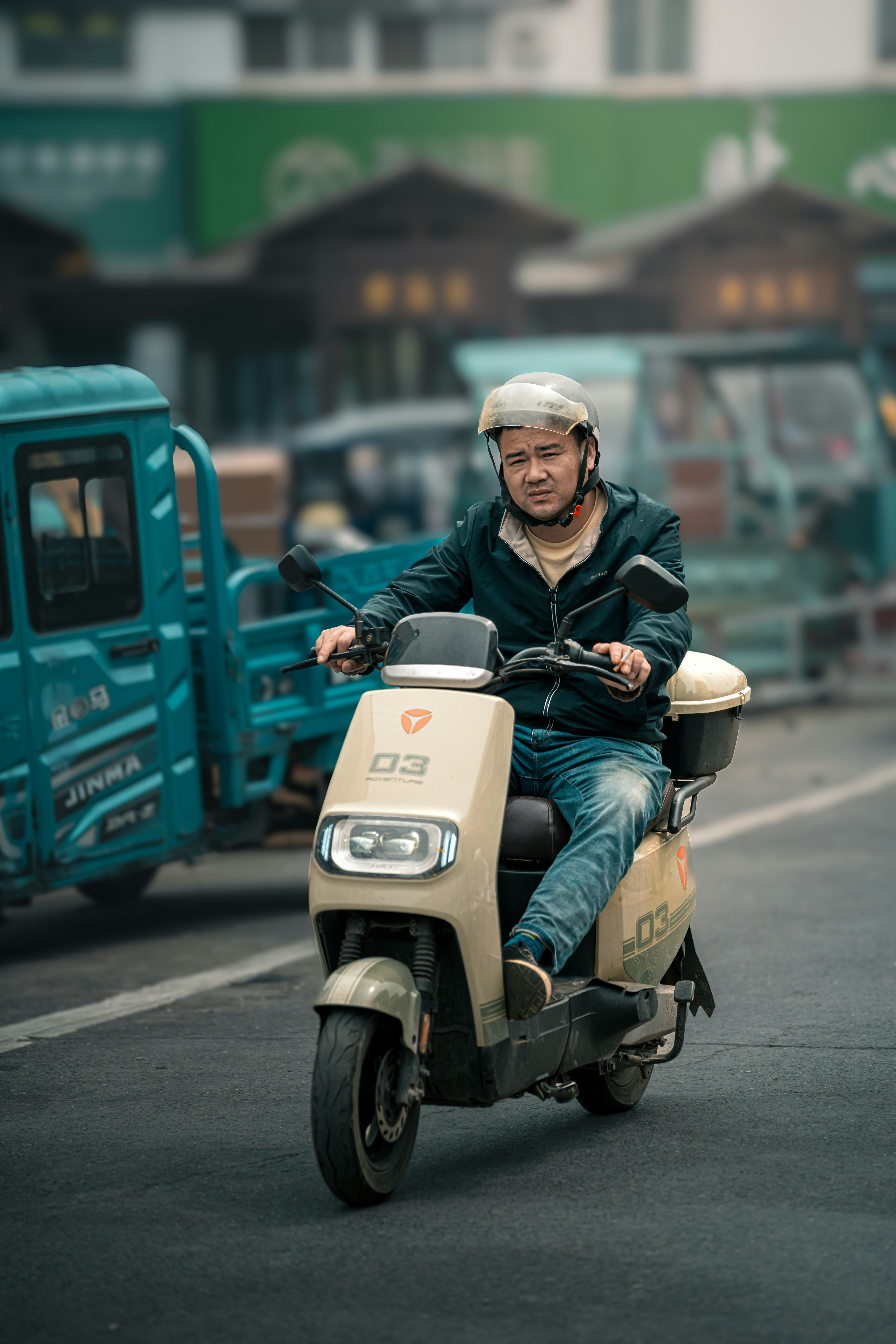 Beige Rider, City Blur