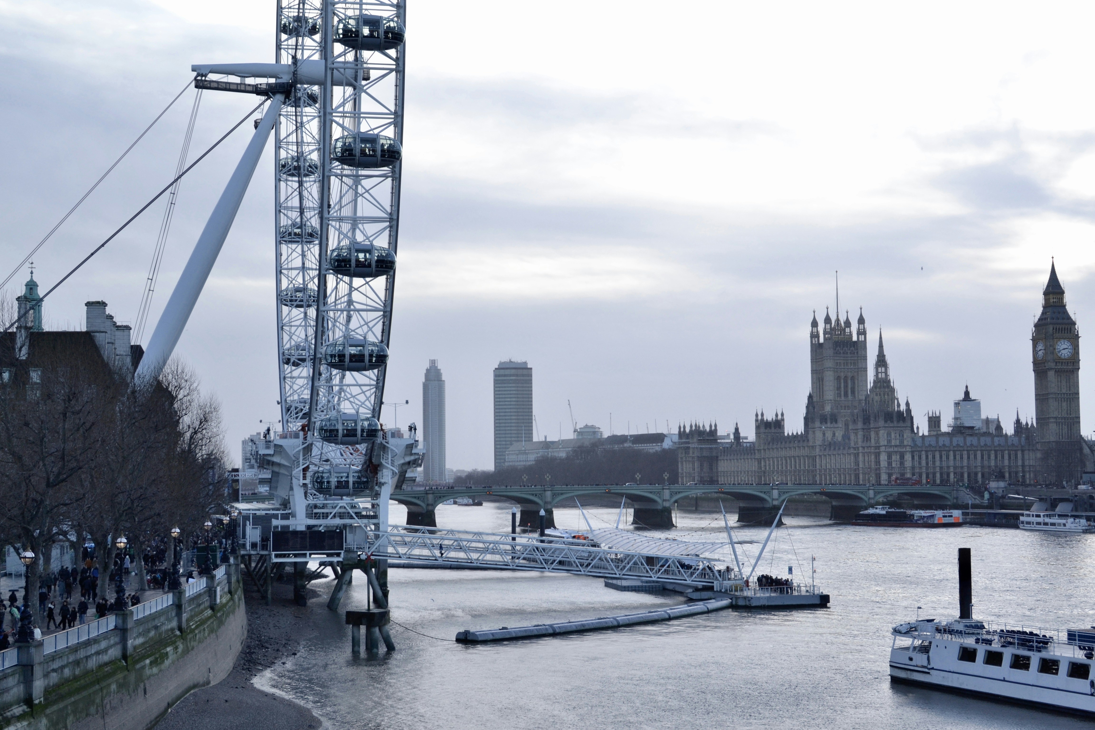London Eye Side: Riverbank, Ferris Wheel and Big Ben at Dusk
