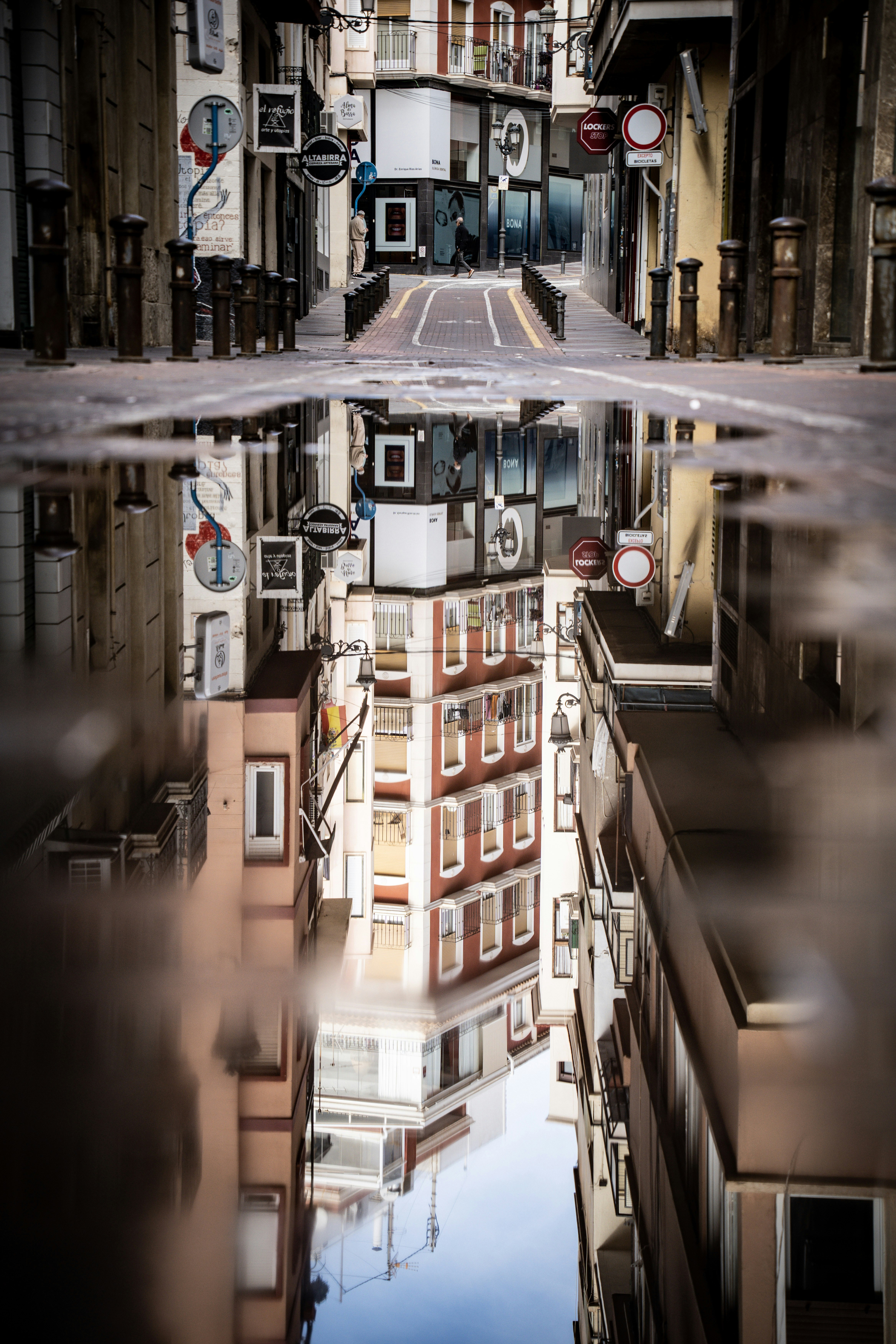 Urban Echoes: A Reflected Street Portrait in Still Water