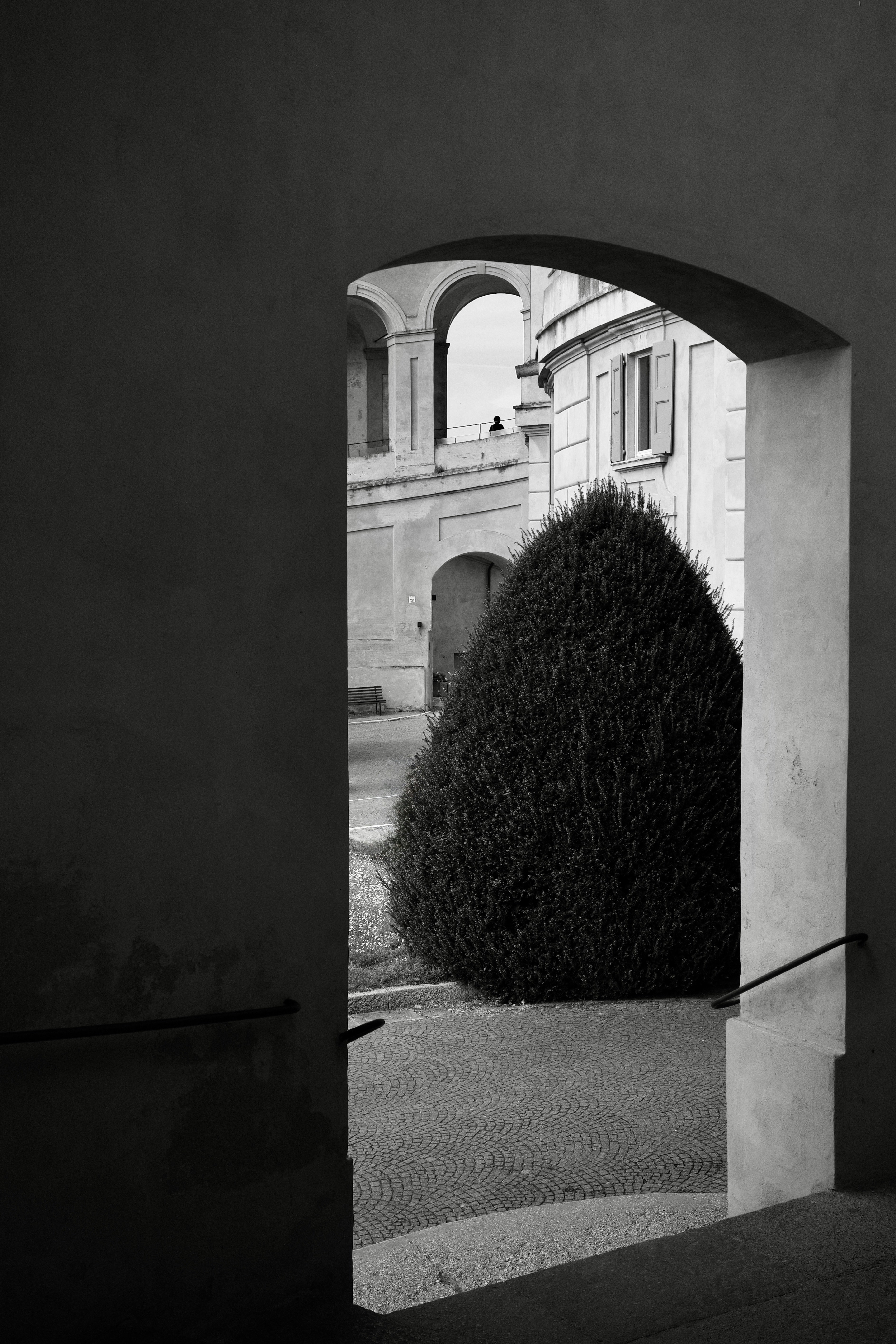 Archway Reveal: A Quiet Courtyard Under a Framed Canopy