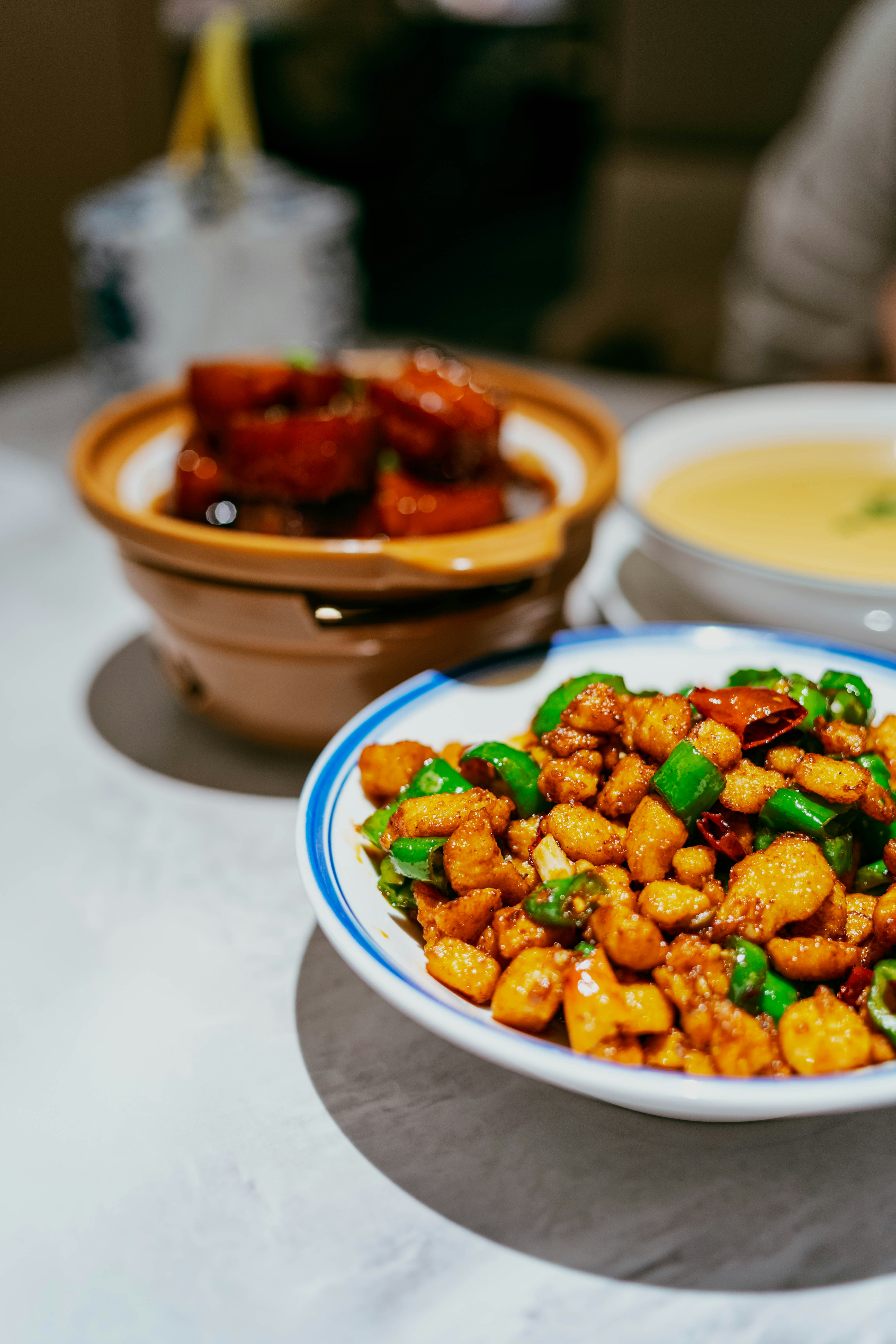 Crispy Stir-Fry Circle: A Dish of Glazed Chicken and Peppers in the Spotlight