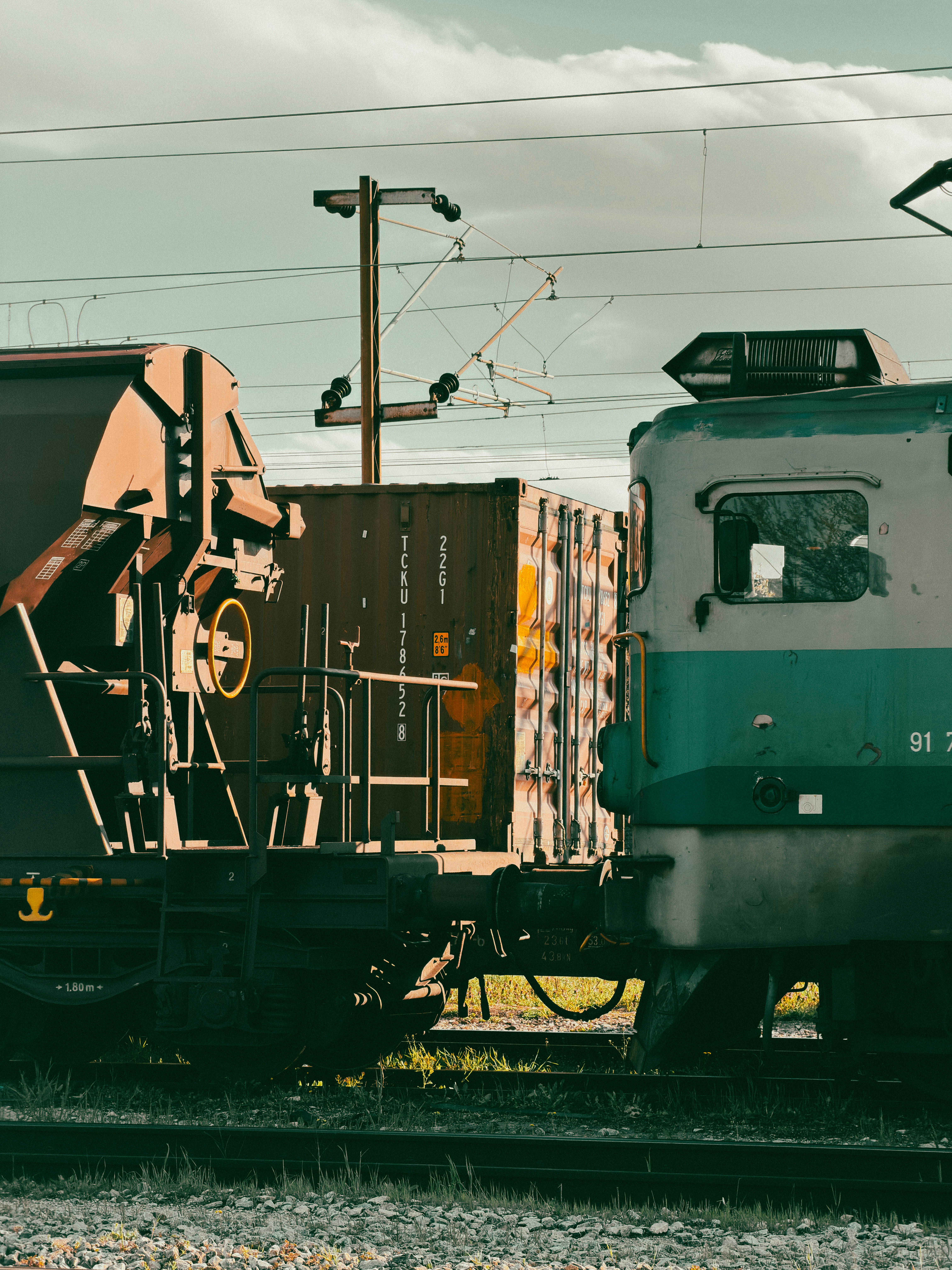Idle Power: A Train Carriage at Rest on the Rails