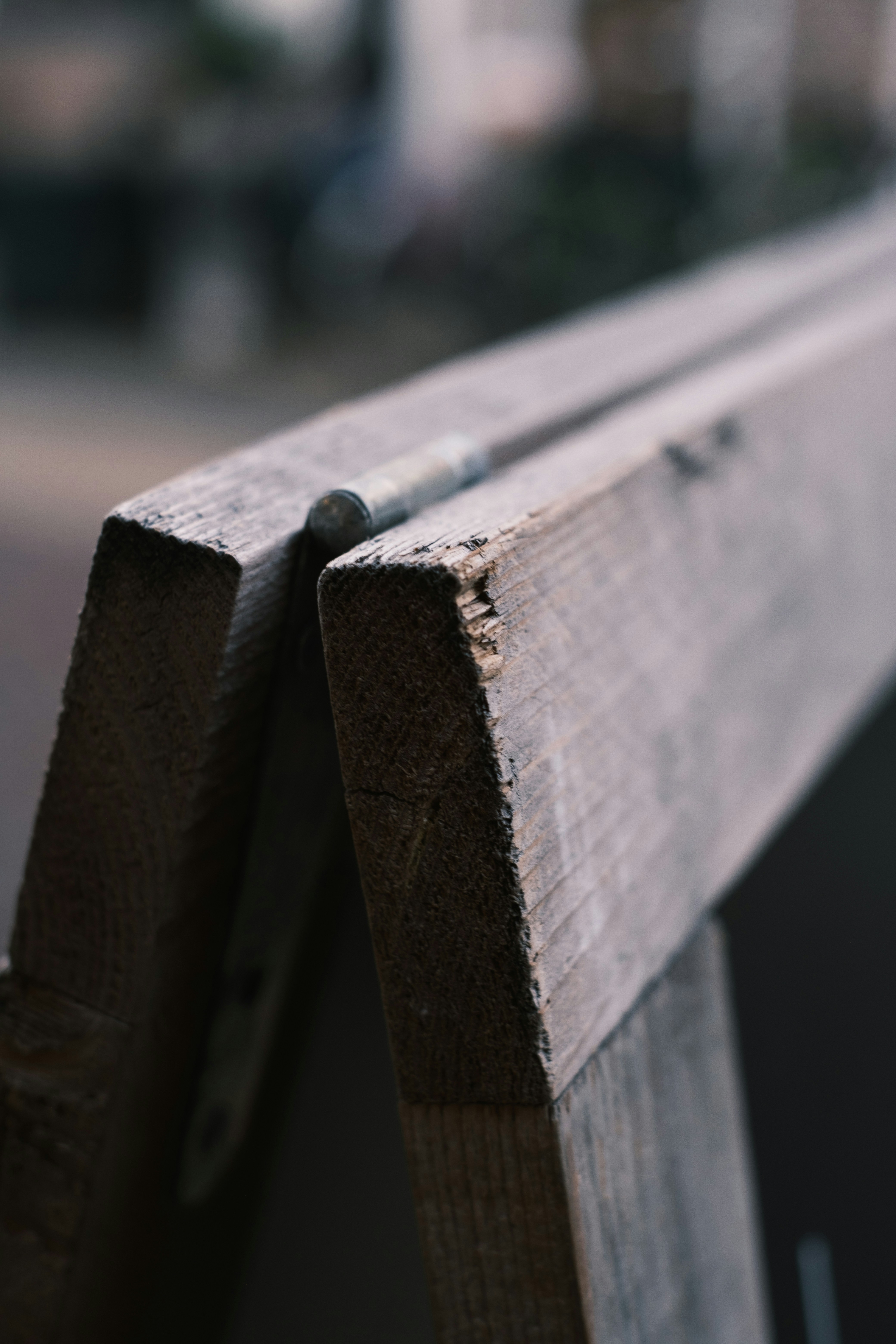 Weathered Pin on a Quiet Plank: A Close-Up of Time-Weathered Wood