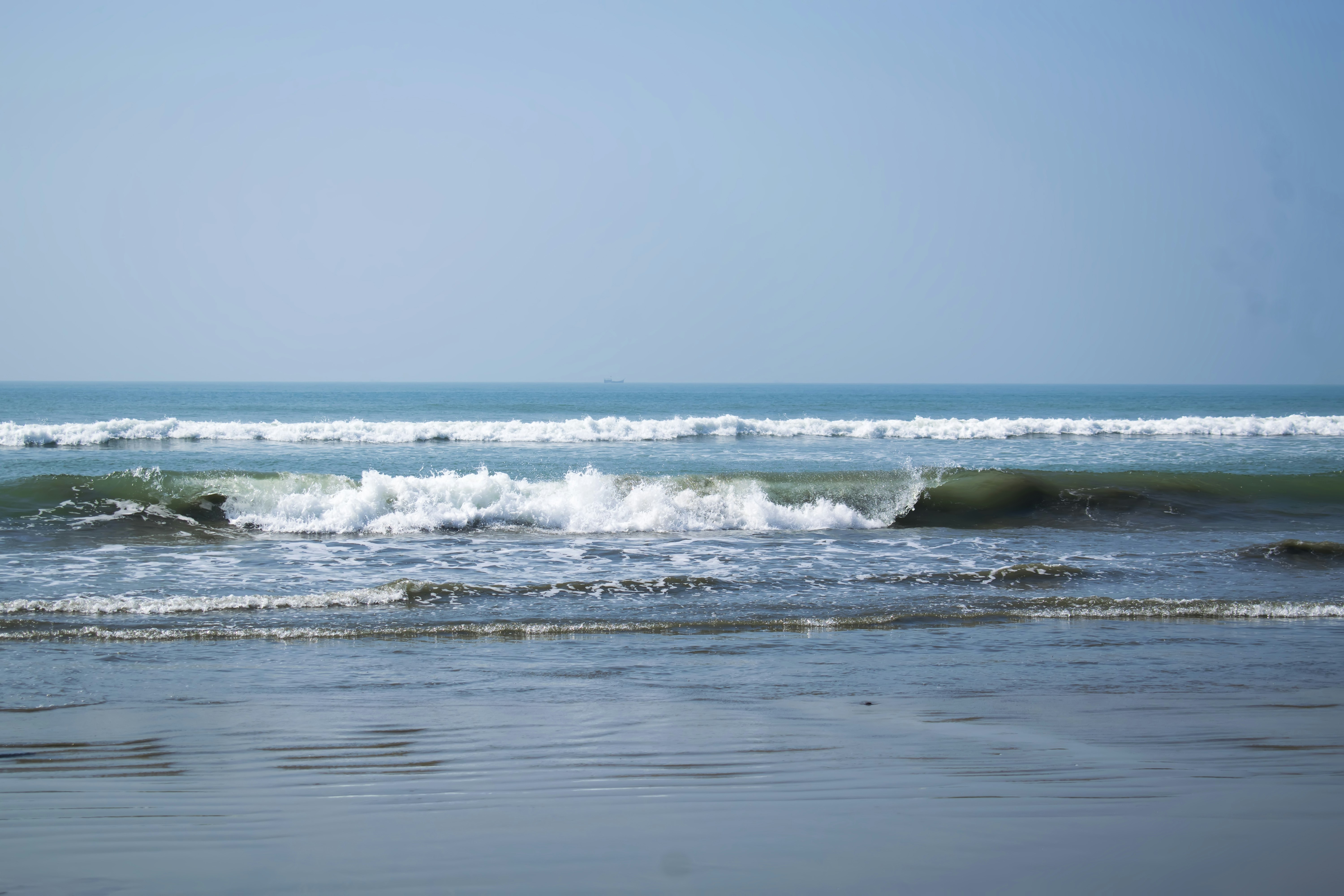 Calm Horizon: A Quiet Shoreline Under Clear Skies