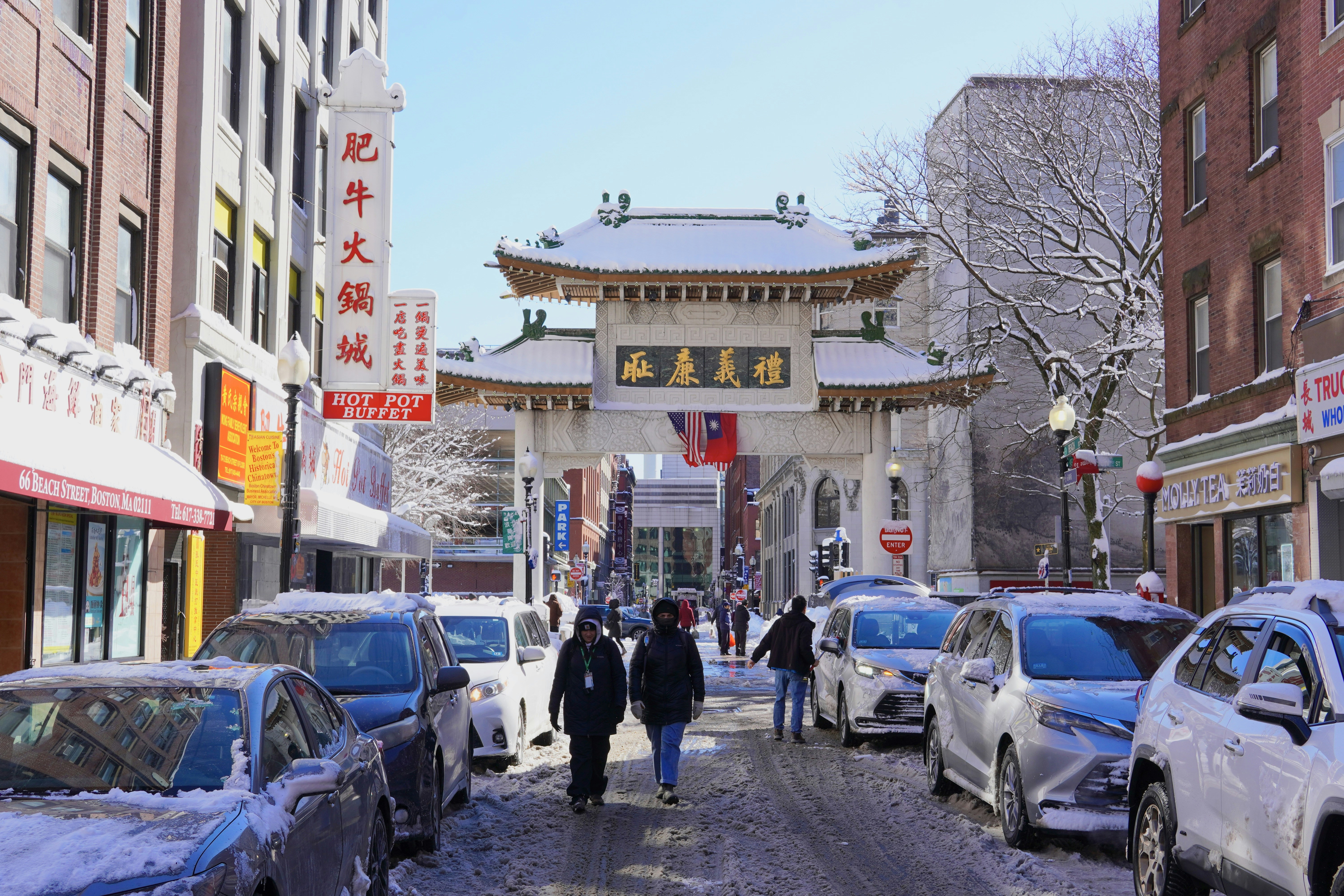Snowy Chinatown Gatefront: Street Scene Under a Calm Winter Noon