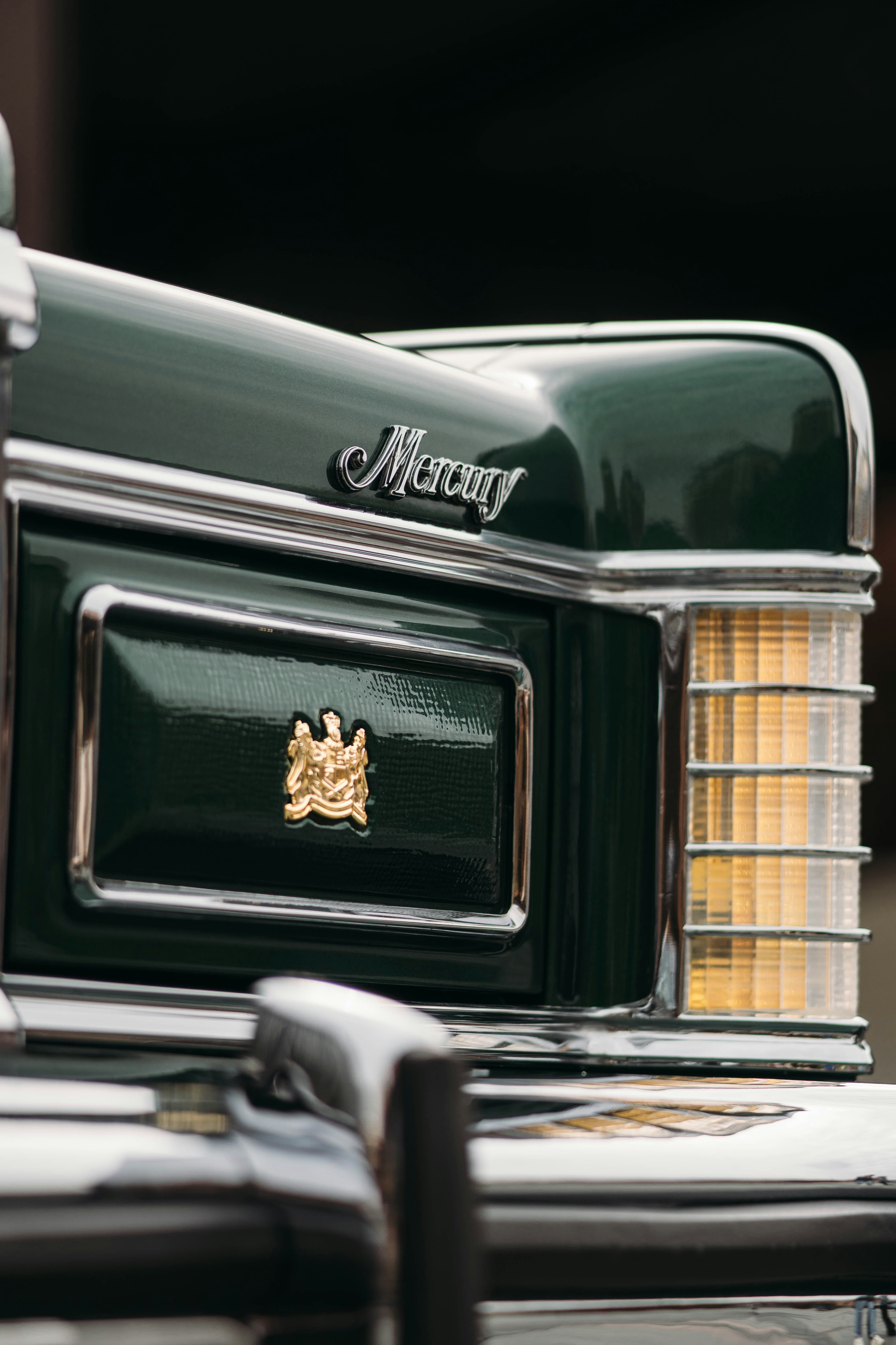 Mercury Emblem Stellate: A Classic Car's Gracious Front