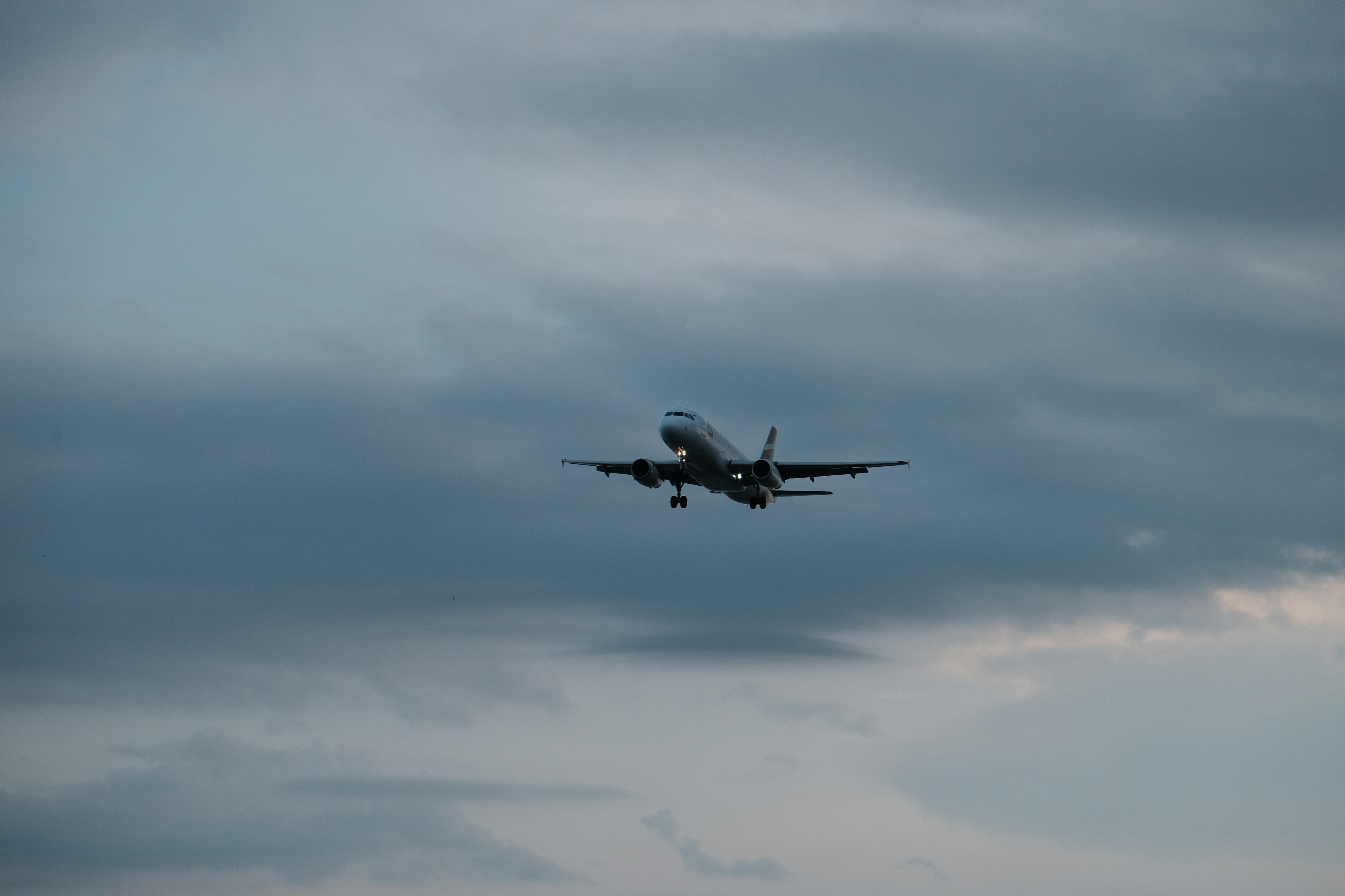 Landing in the Dusk: A solitary jet on a tranquil horizon