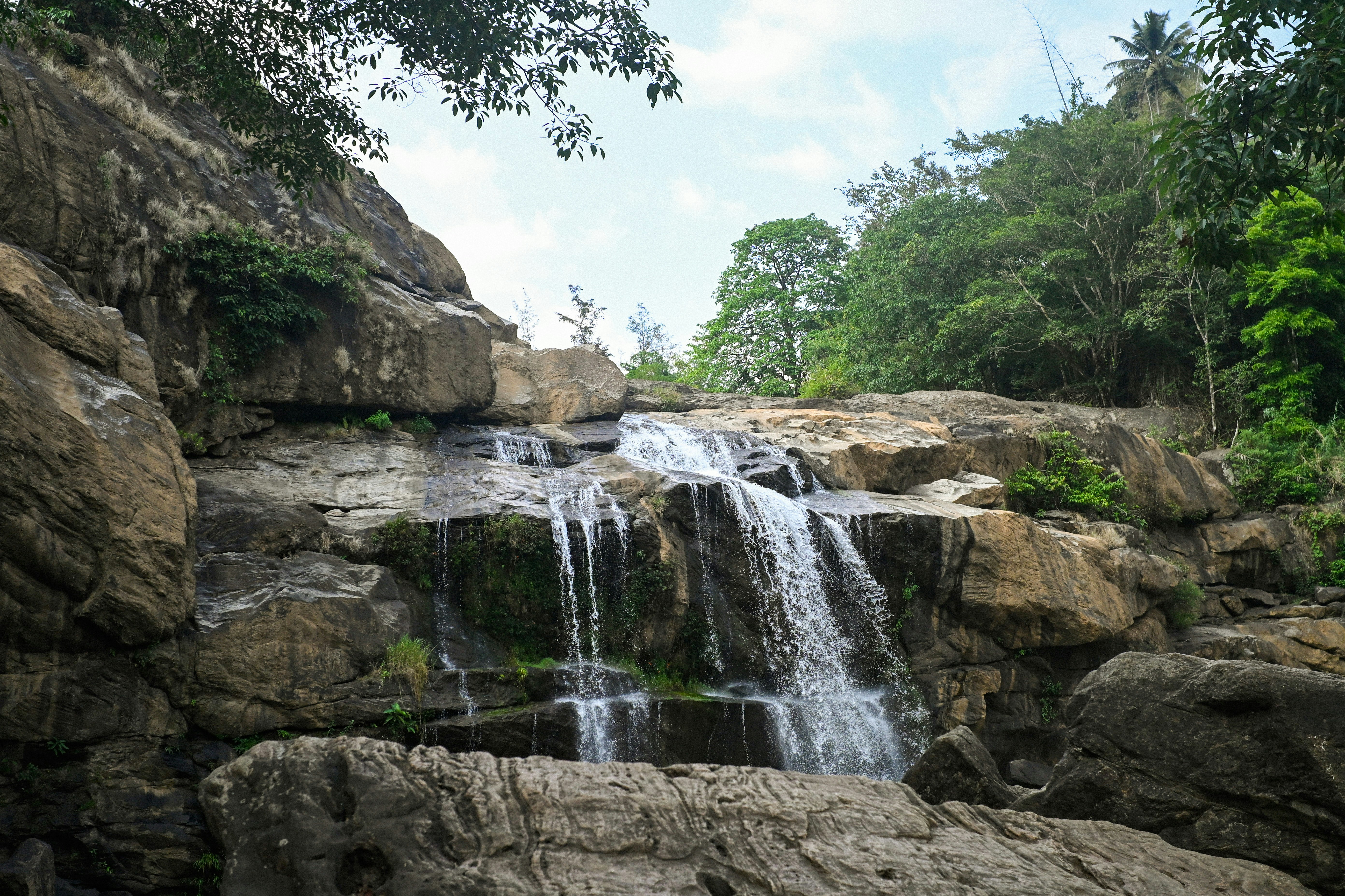 Midair Cascade: A Quiet Ribbon of Water Over Weathered Granite