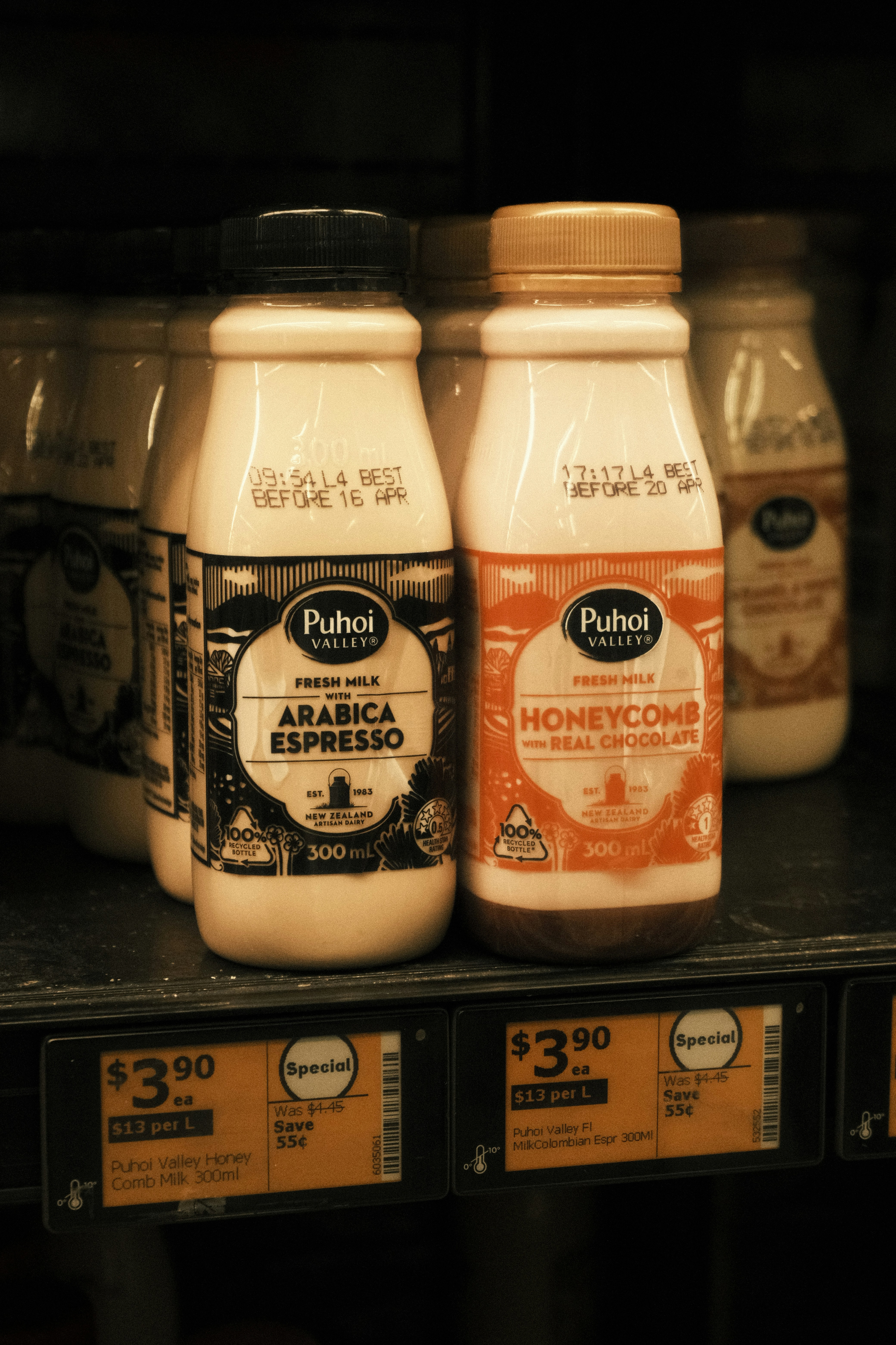 Fresh Milk Duo: Arabica Espresso and Honeycomb Chocolate in a Market Shelf Glow