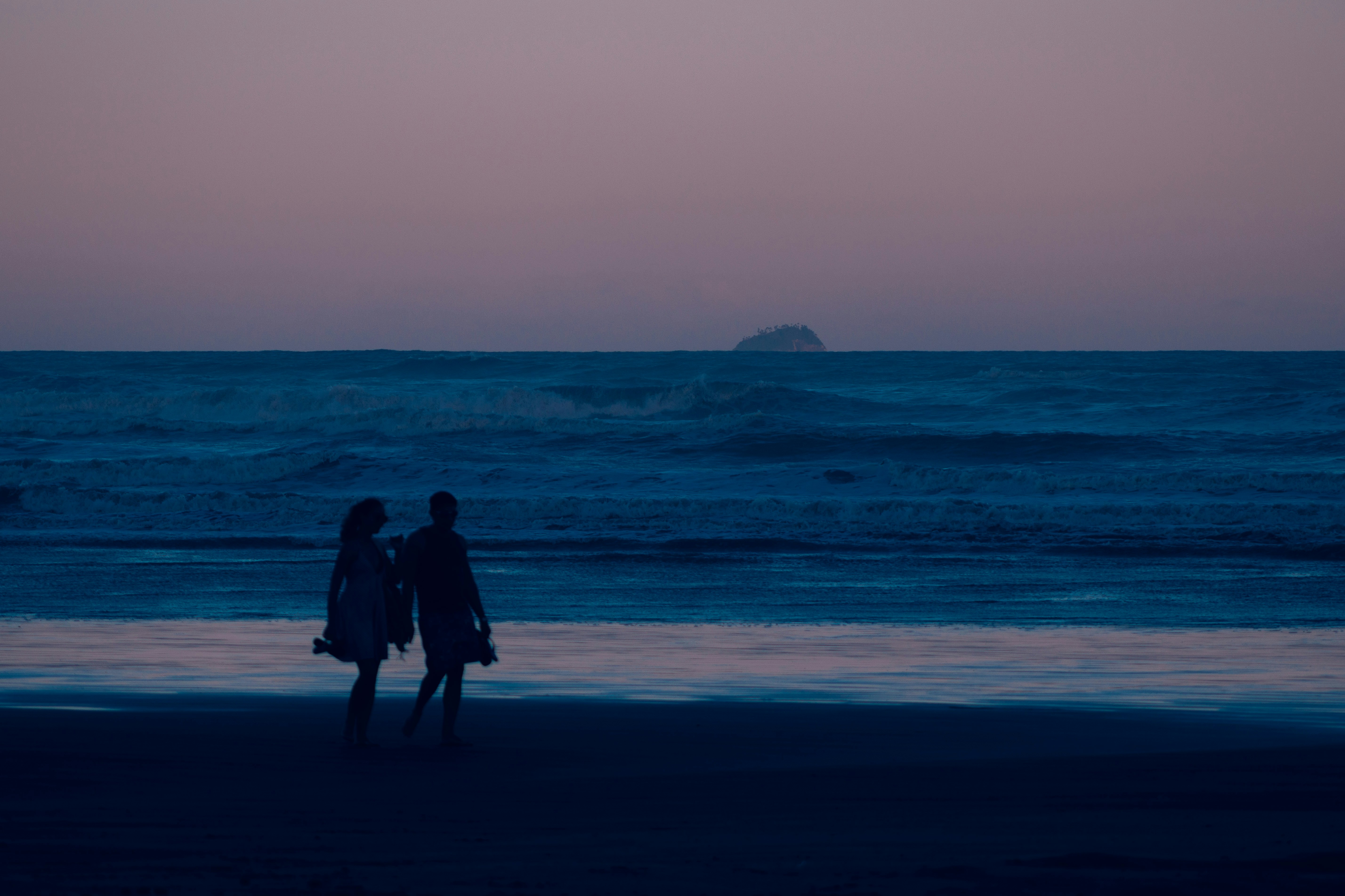 Silhouettes on the Tidal Edge: A Quiet Evening Walk