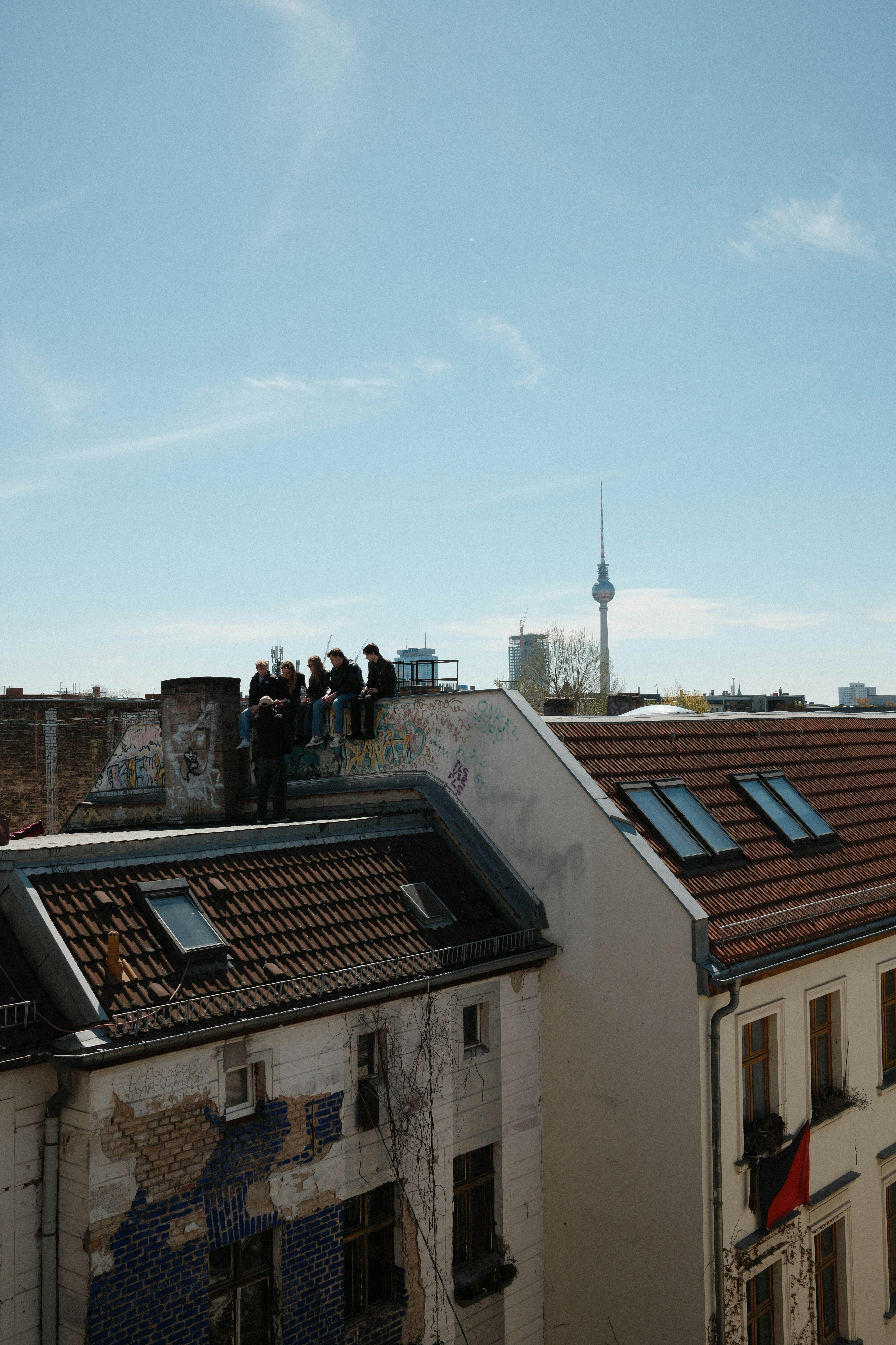 Rooftop Social: A Sidewalk Gathering Beneath a Clear City Sky