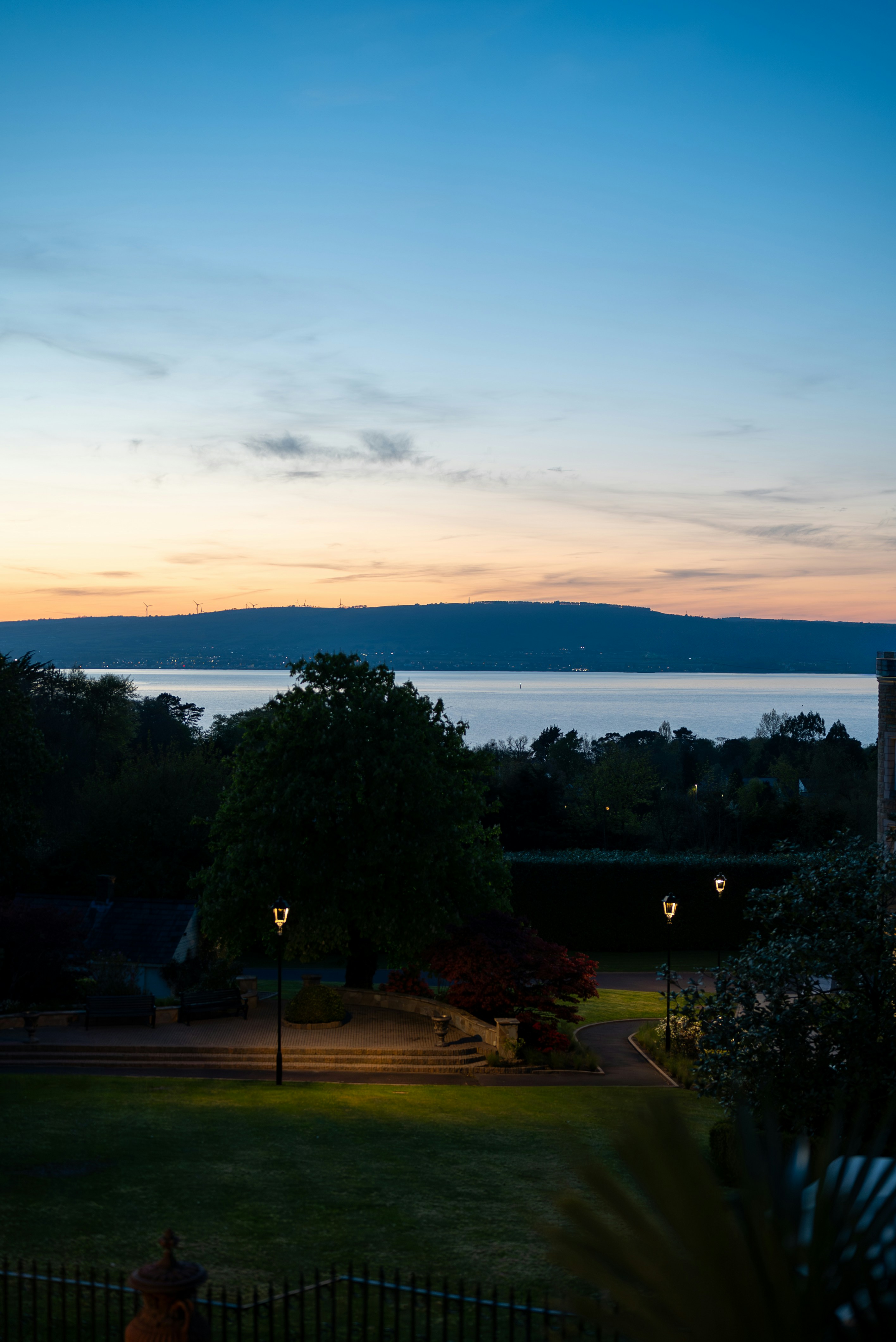 Dusk Over the Lake: Quiet Park Lights a Riverside Vista