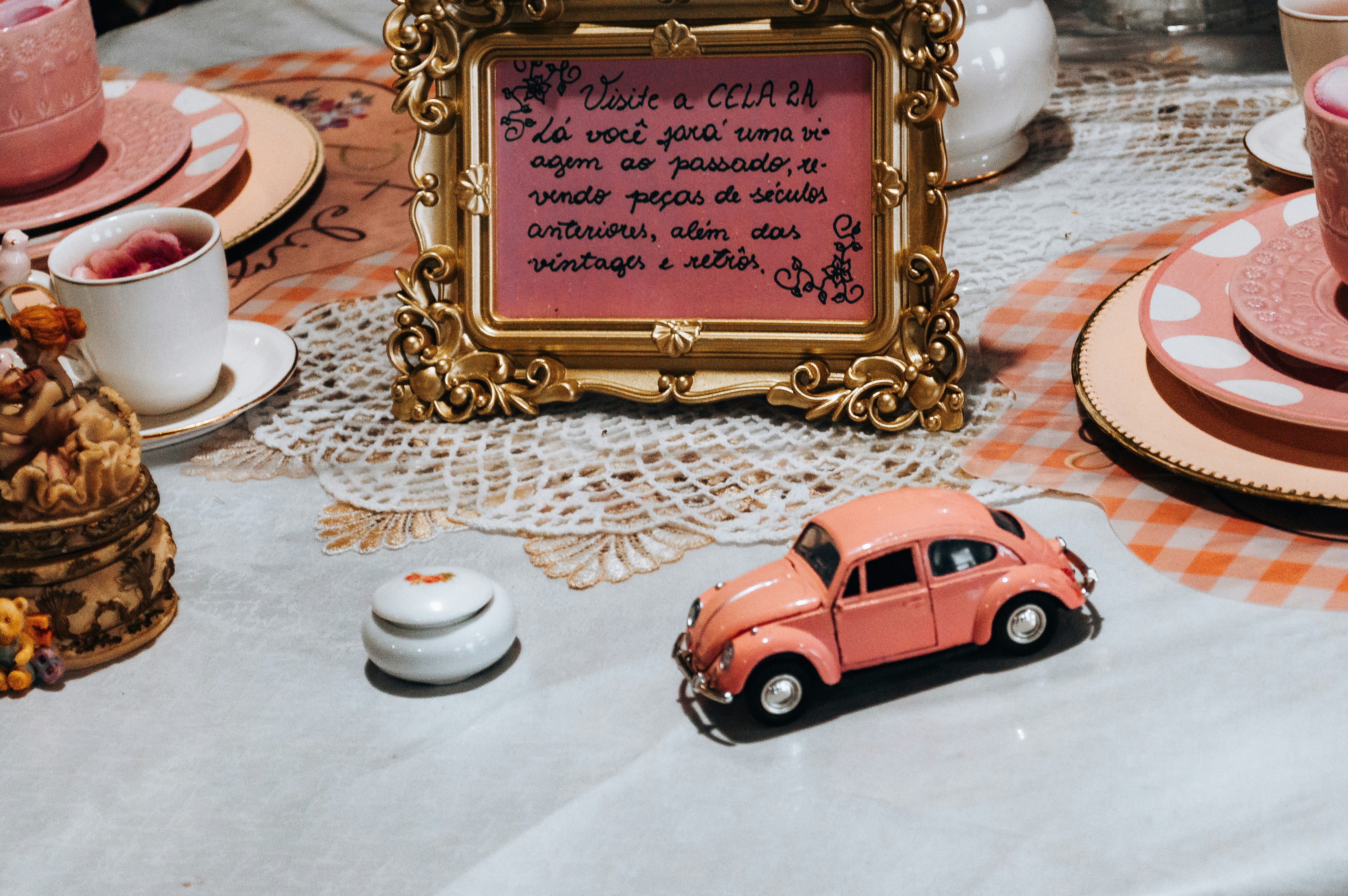 Miniature Car Noir: A Vintage Tabletop Scene with Framed Message