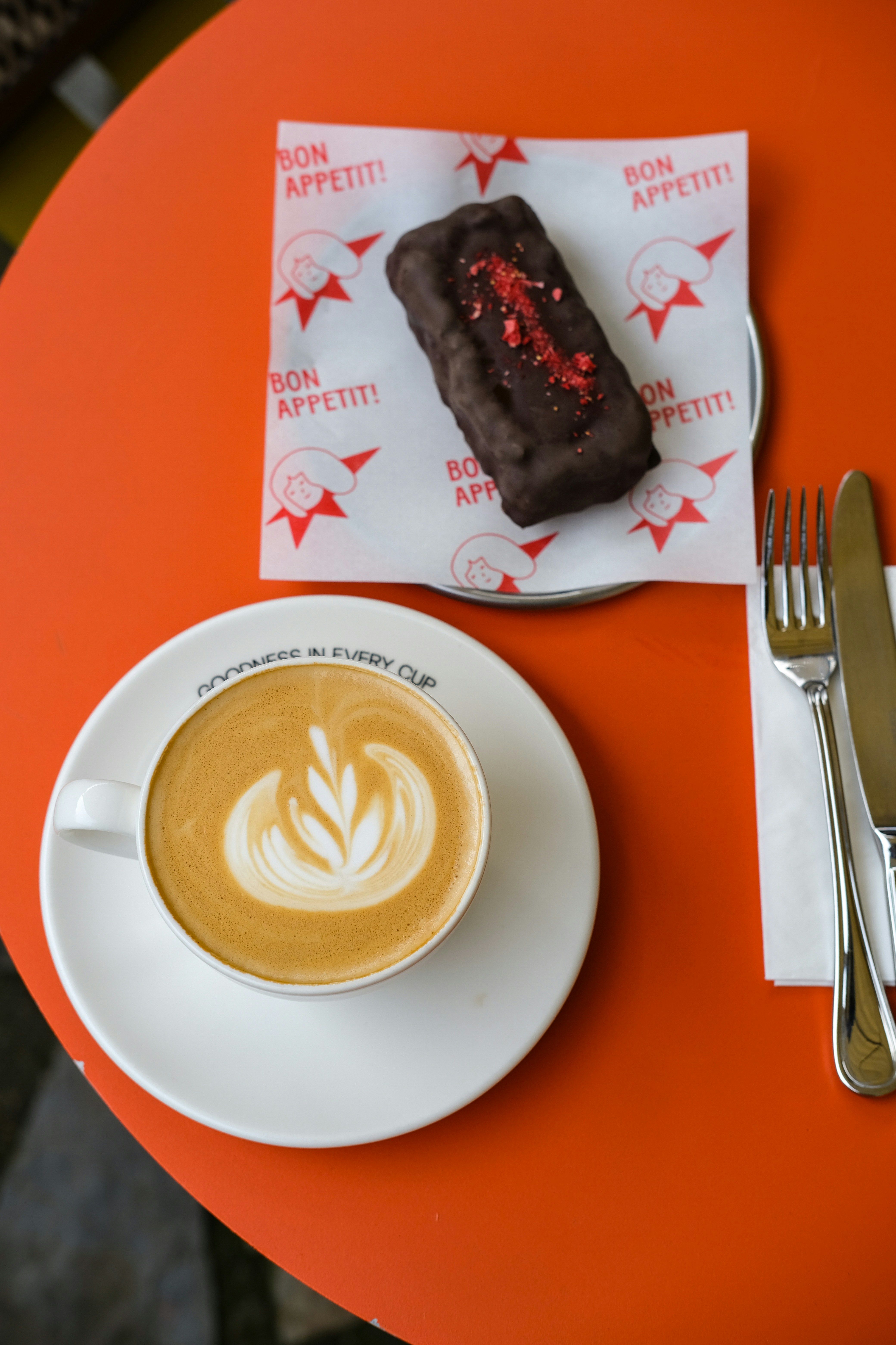 Citrus Tabletop Café: Coffee, Pastry, and Warm Lighting