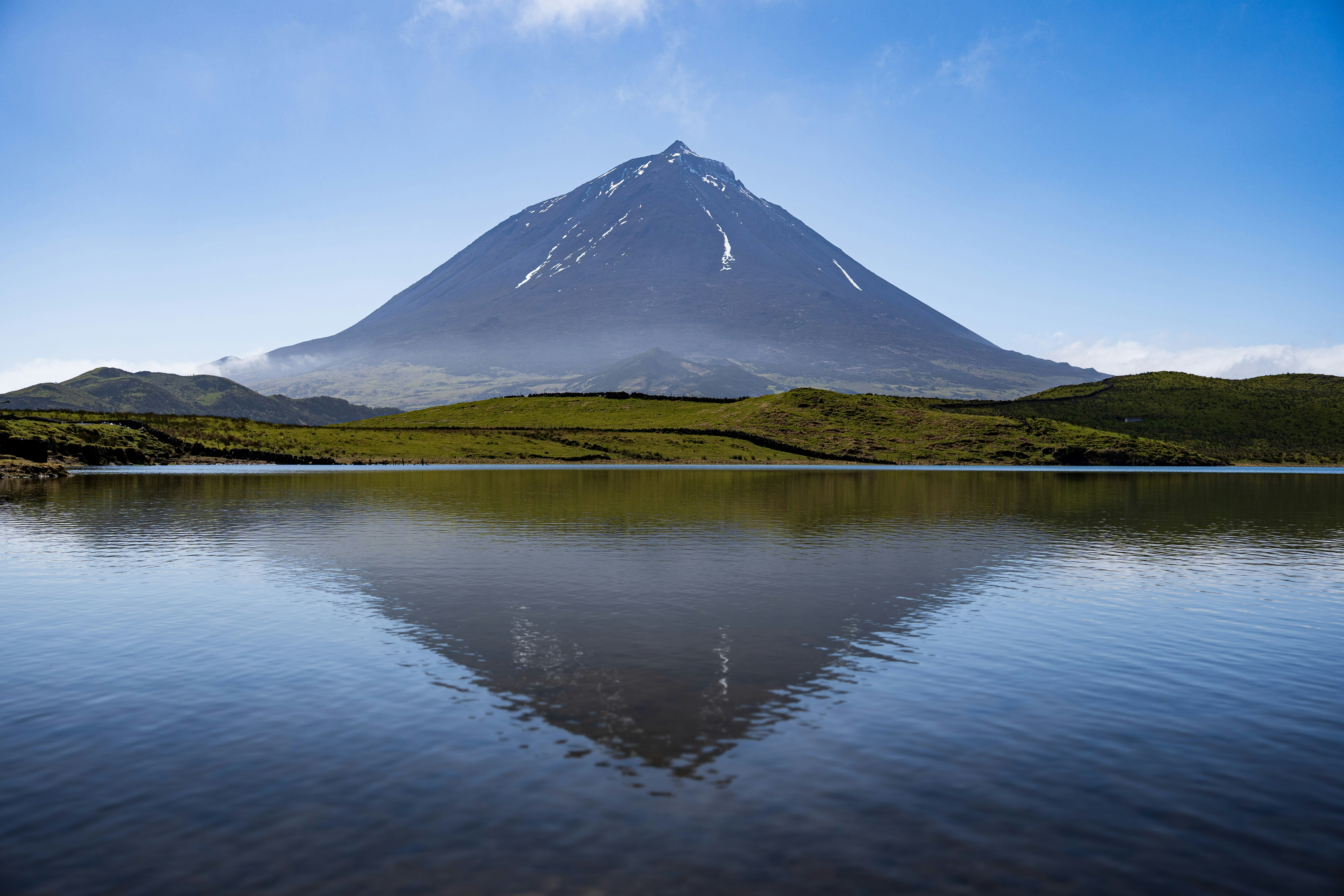 Mirror Peak: Mountain and Lake Converge in Quiet Symmetry