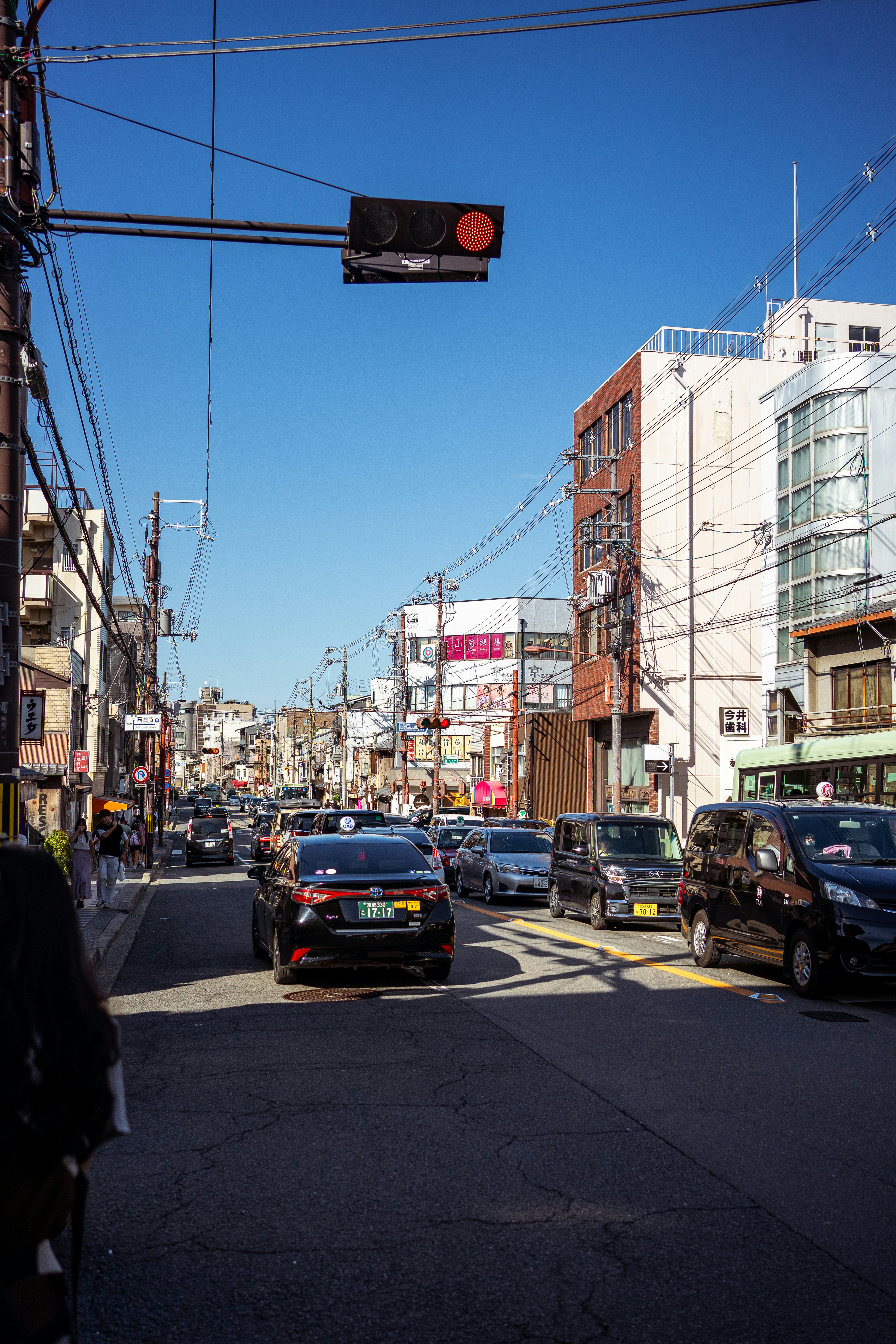 Urban Corridor: Traffic, Power Lines, and a Distant City Pace