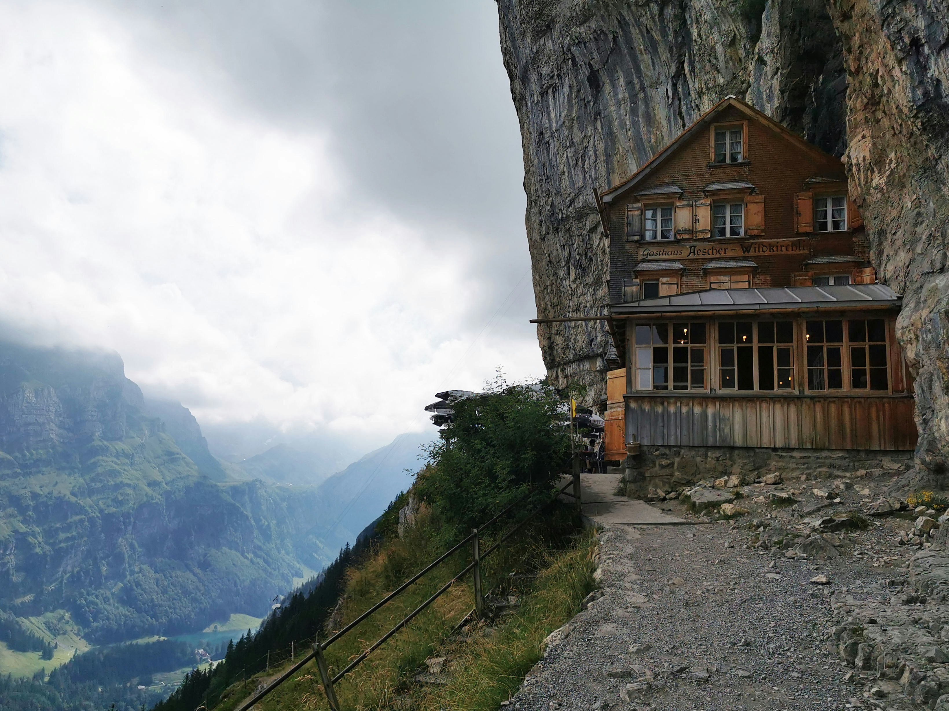 Cliffside Chalet: A Timbered Refuge Nestled in the Mountain Wall
