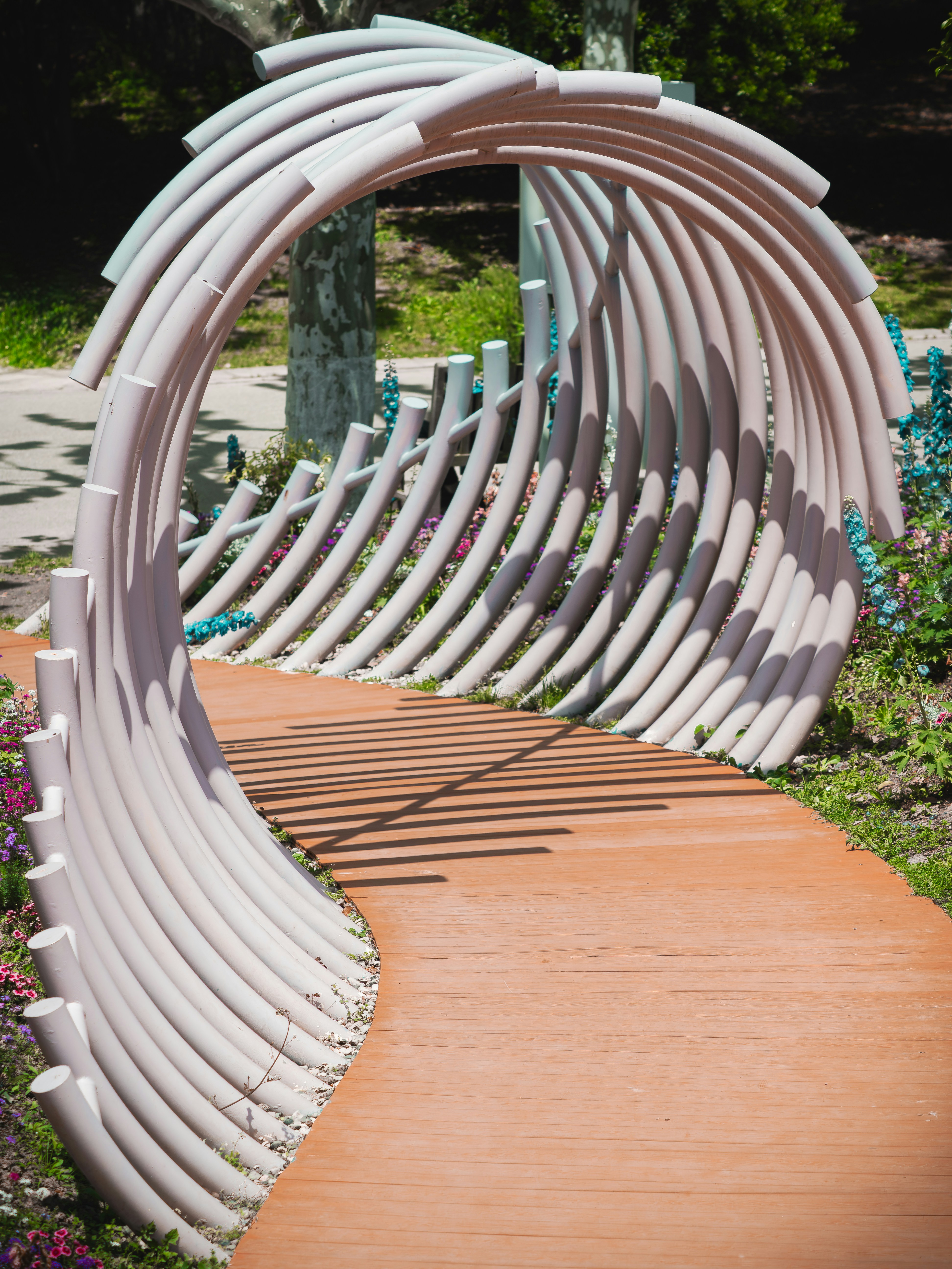Curved Arc: A Garden Path Woven by Sculpted Loops