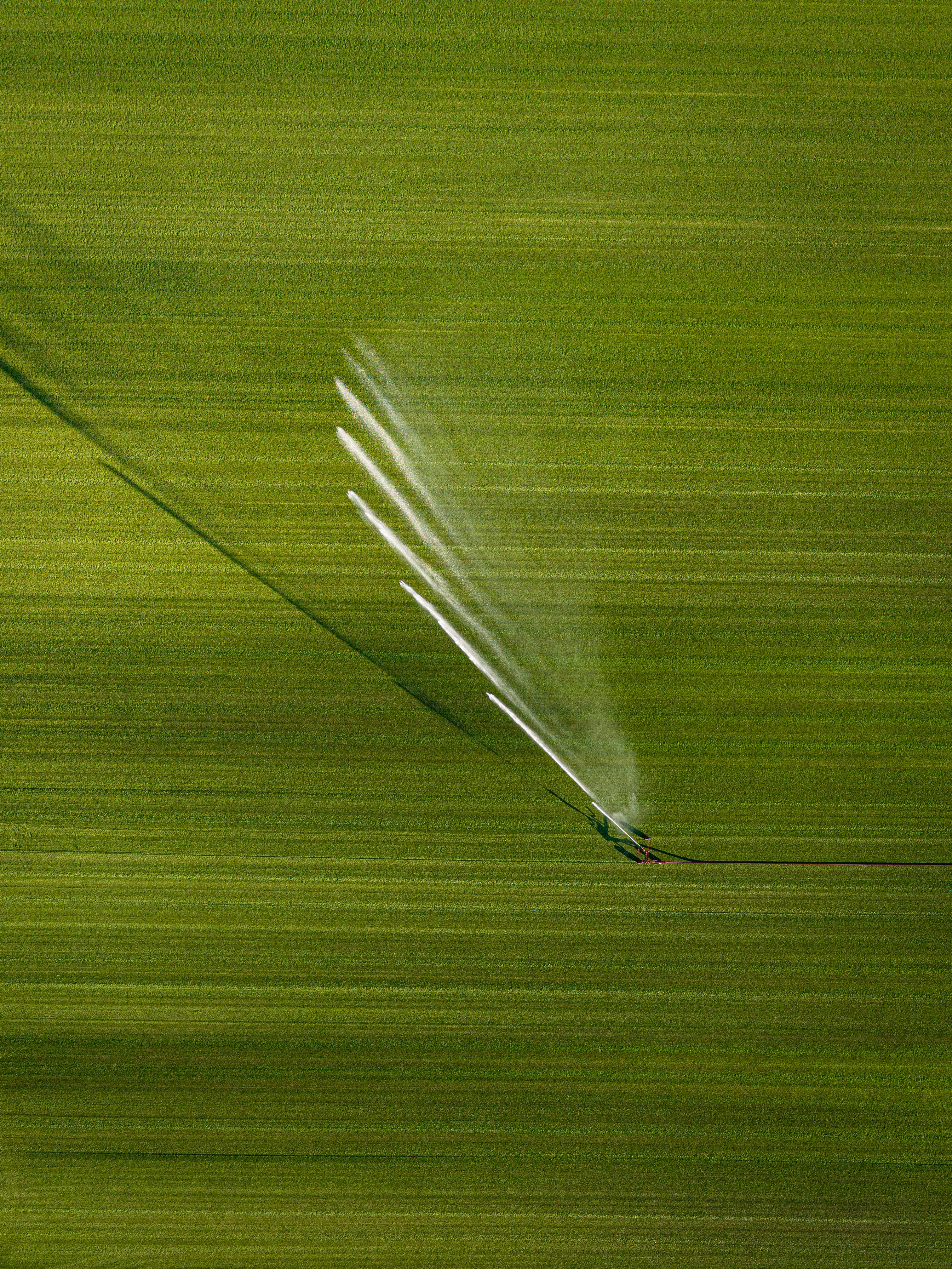 Diagonal Sprayer in Motion: Aerial Irrigation Arc