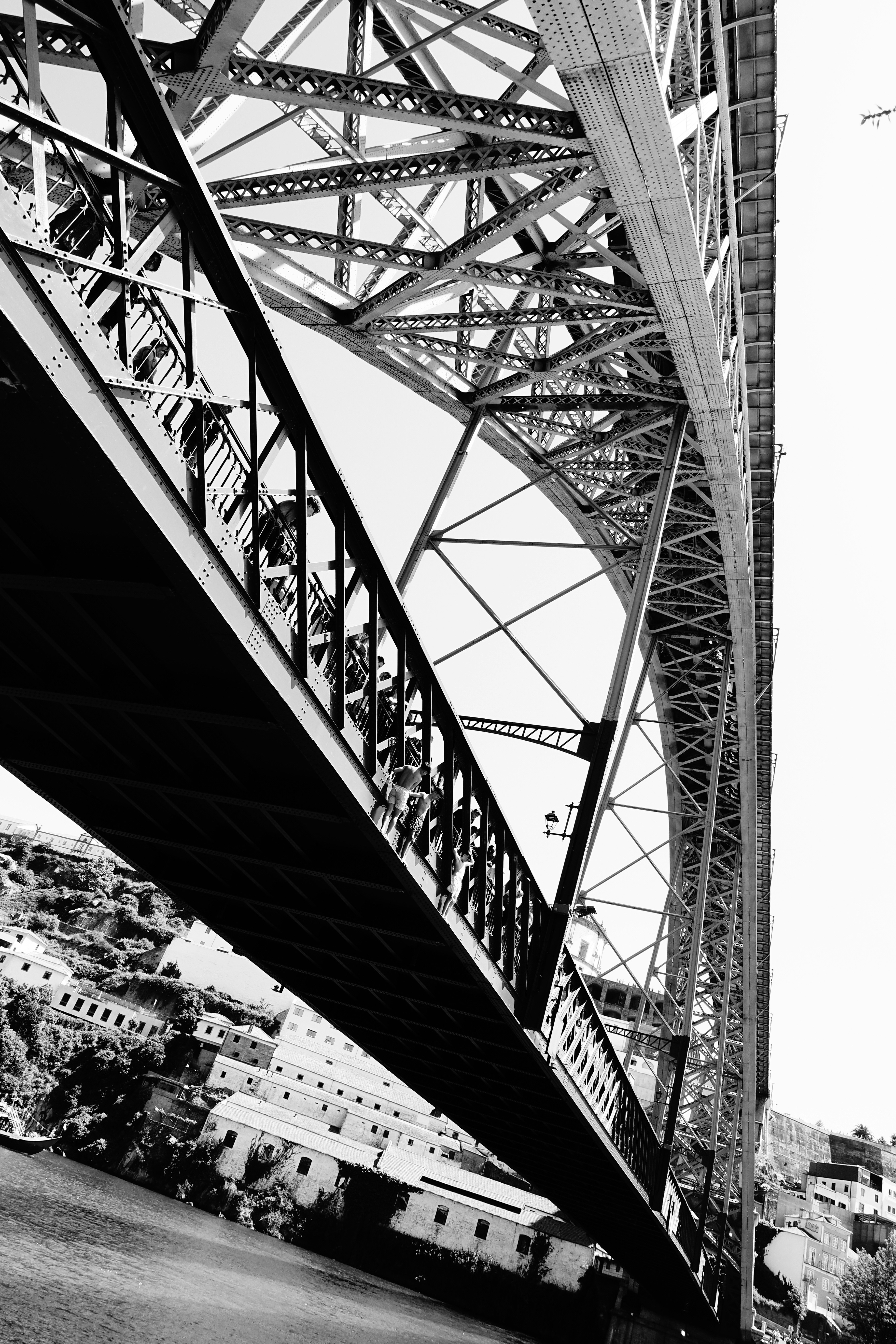 Industrial Geometry: A Monochrome Bridge Focussing on Structural Lattice