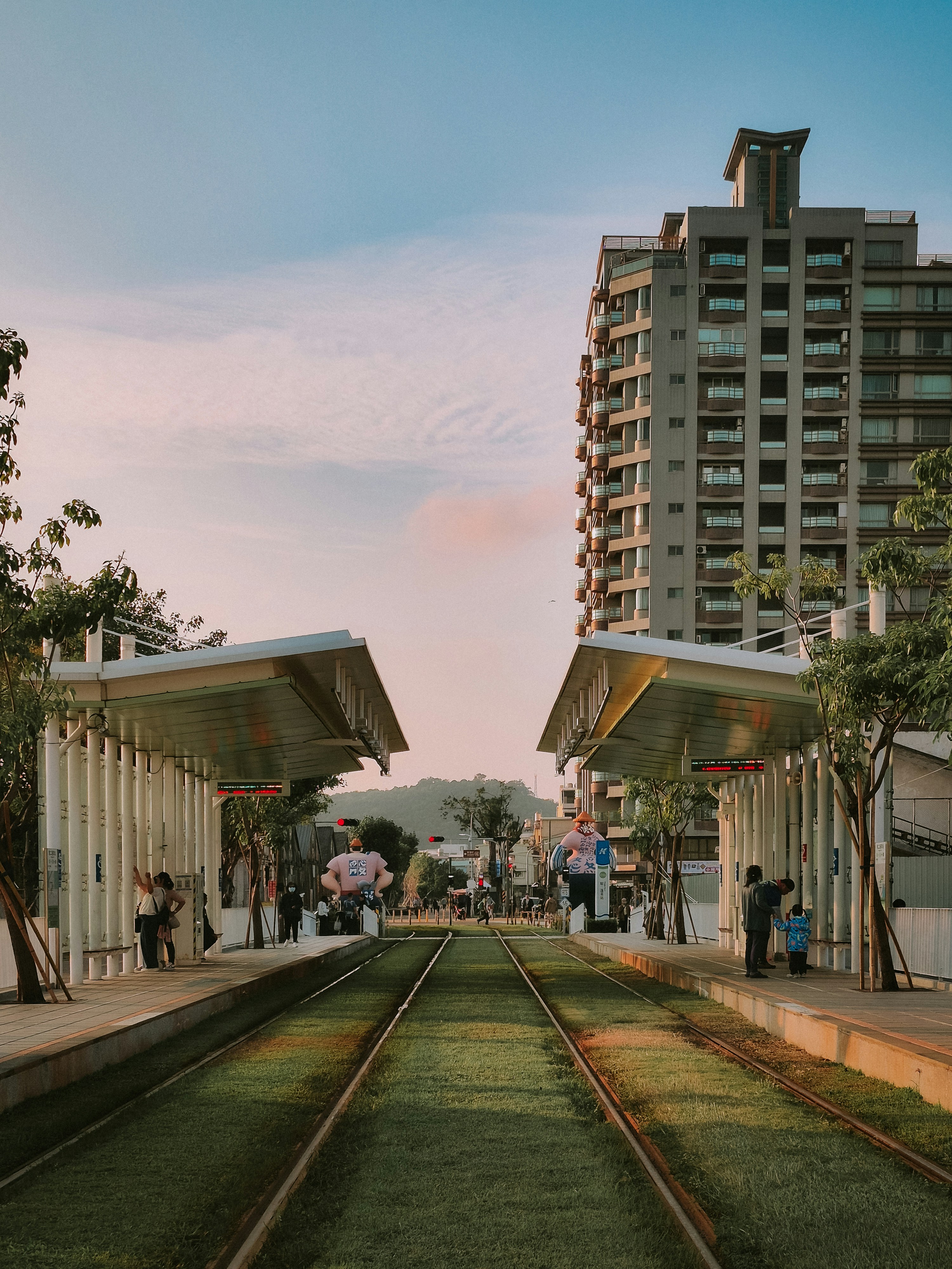 Tracks to the City: A Sunset Streetcar