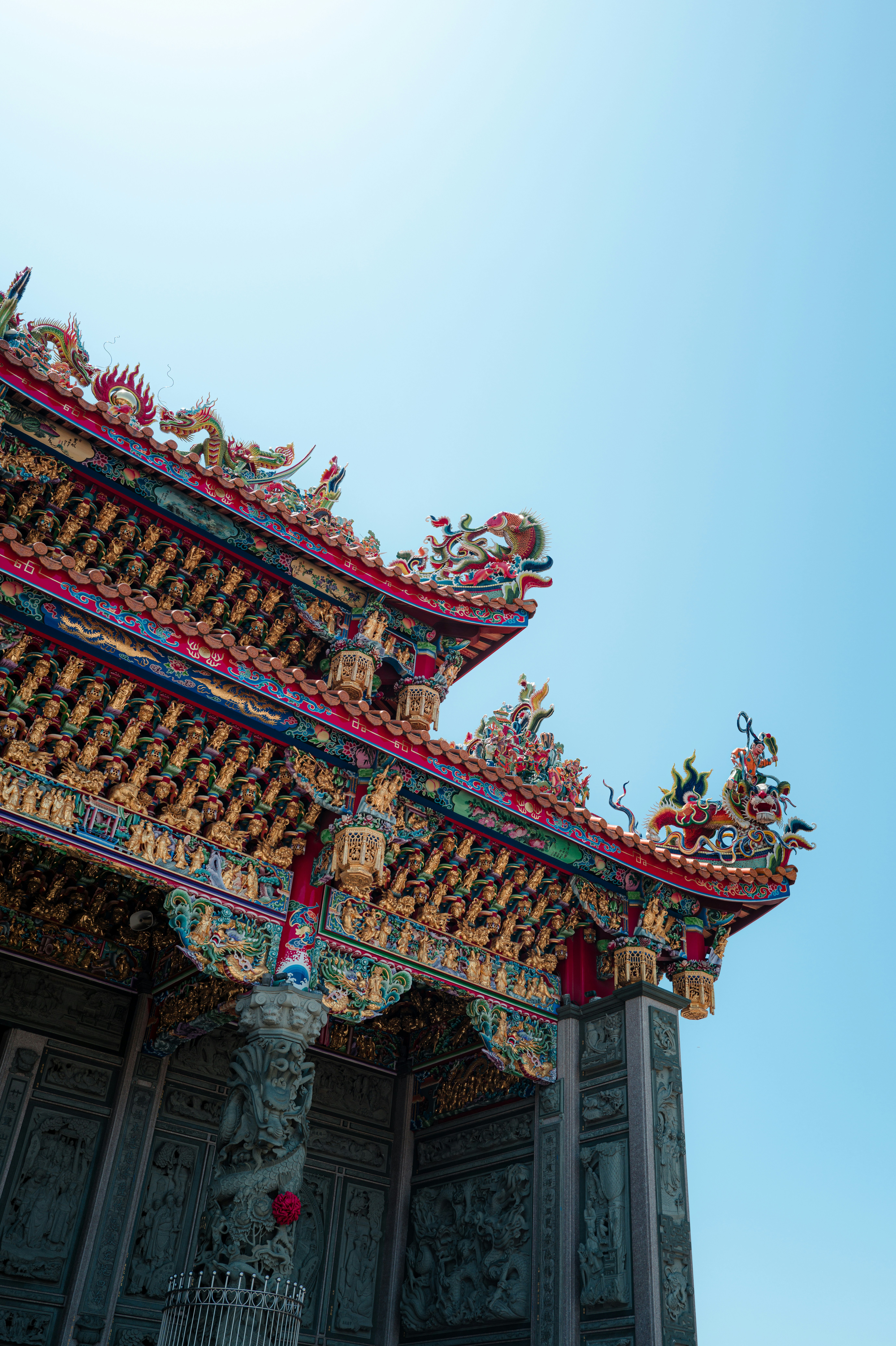 Dragon-framed temple eaves under a clear sky