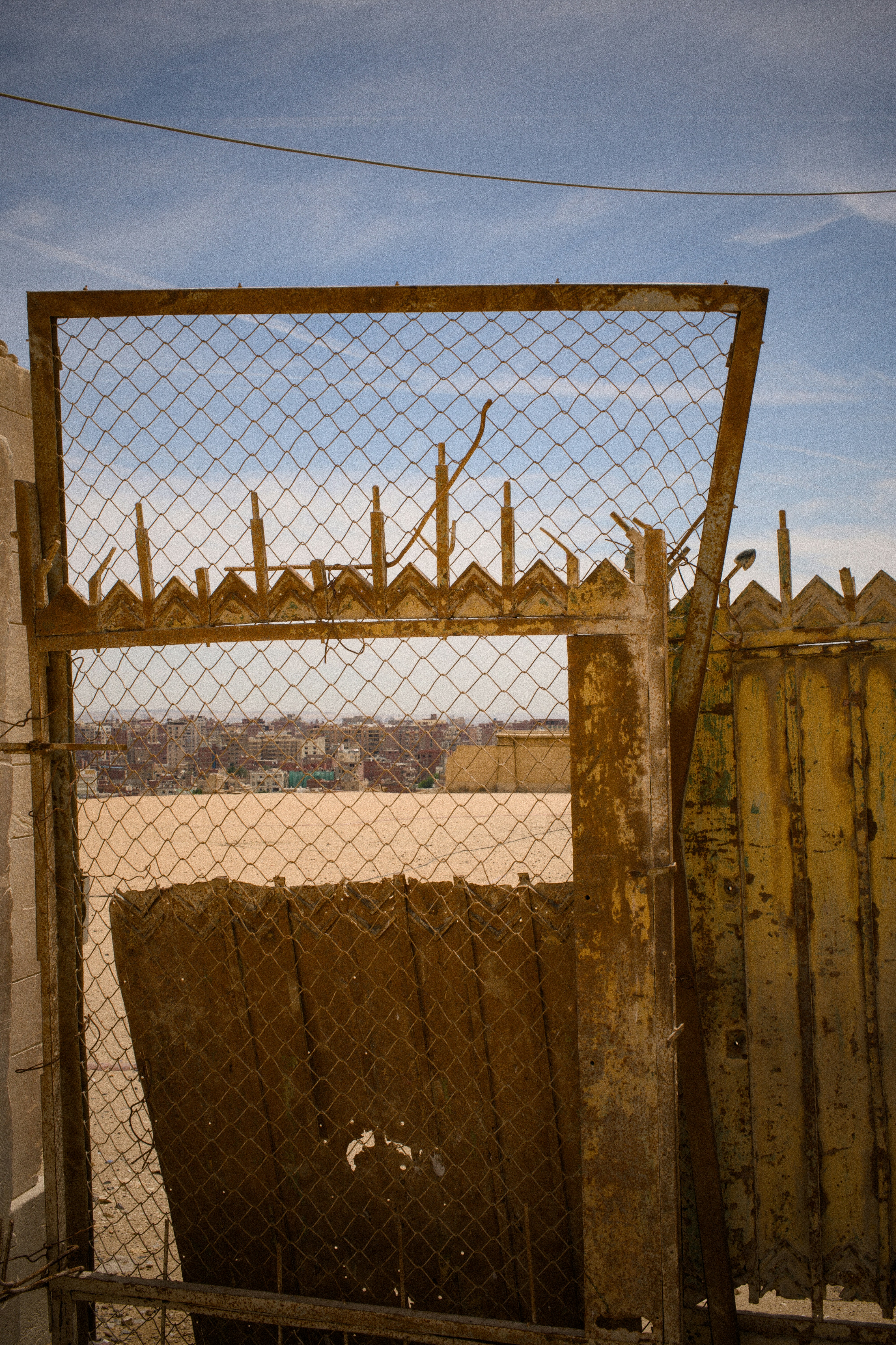 Rust and Mesh: Gate to the Distant Town