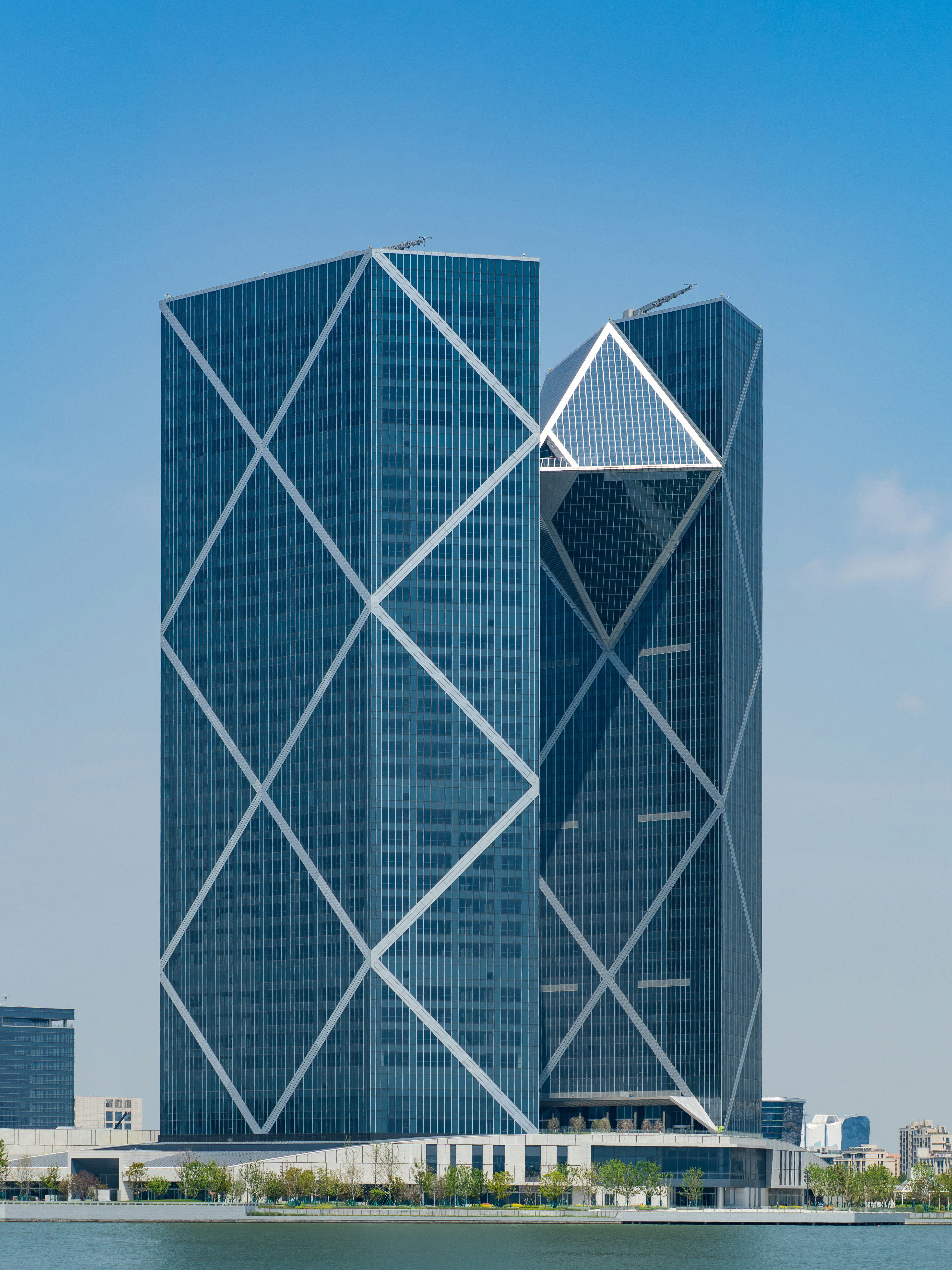 Diamond‑Pattern Skyscrapers Rise Over Calm Waterfront
