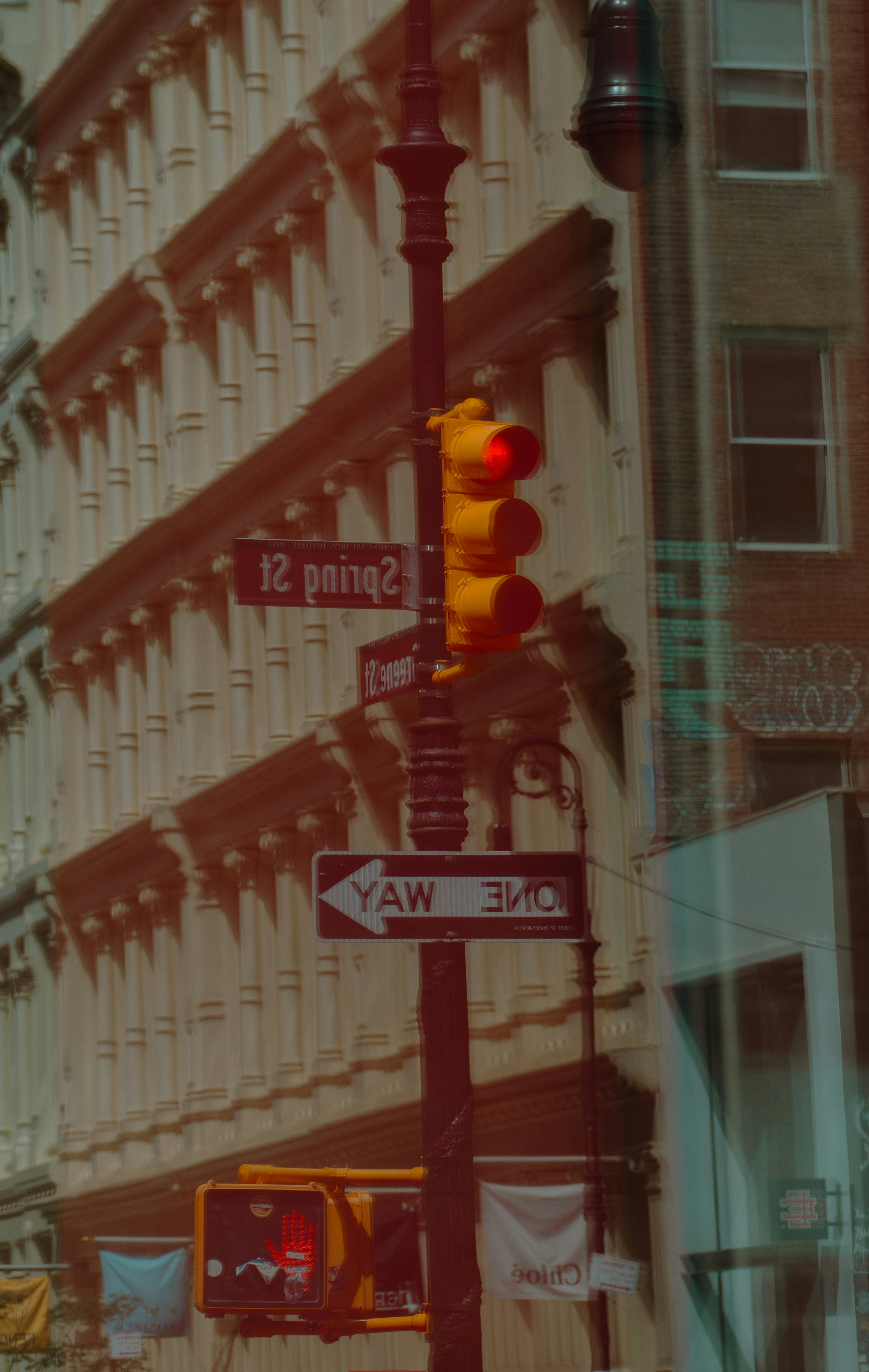 Urban Signals: A Traffic Light in front of a Historic Facade