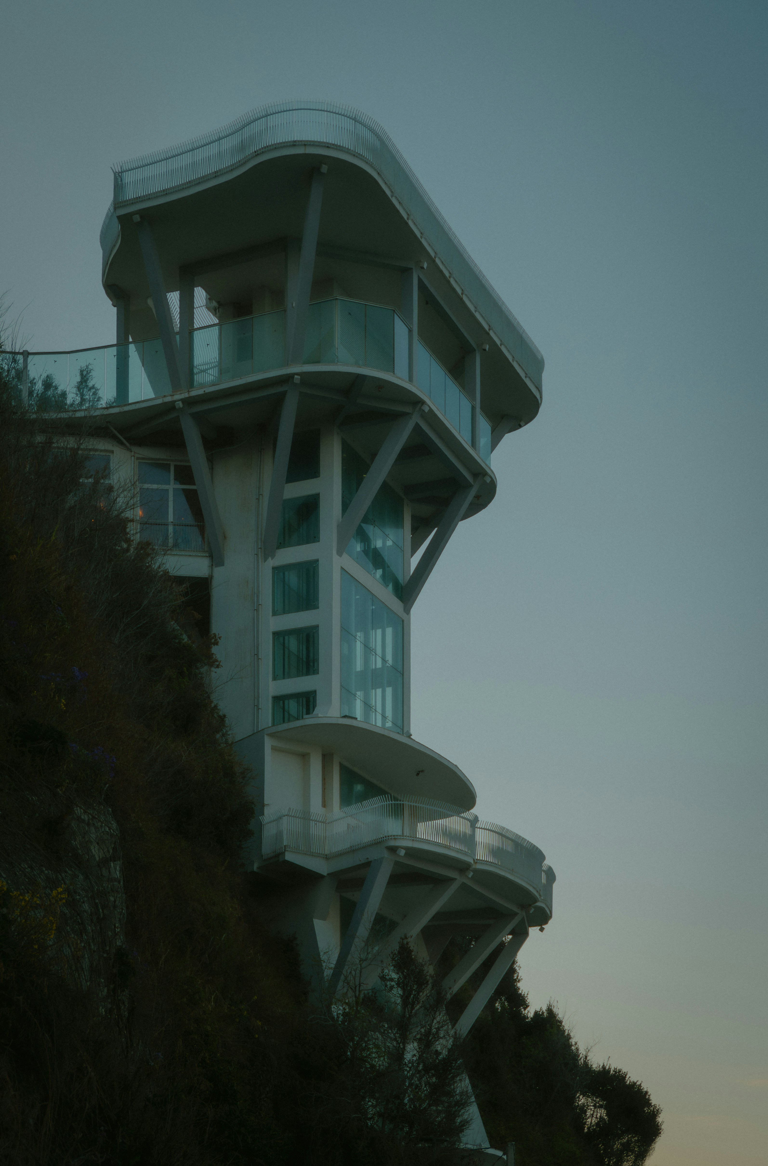 Vertical Observatory: A Modern Steel Helix Rising from the Cliff