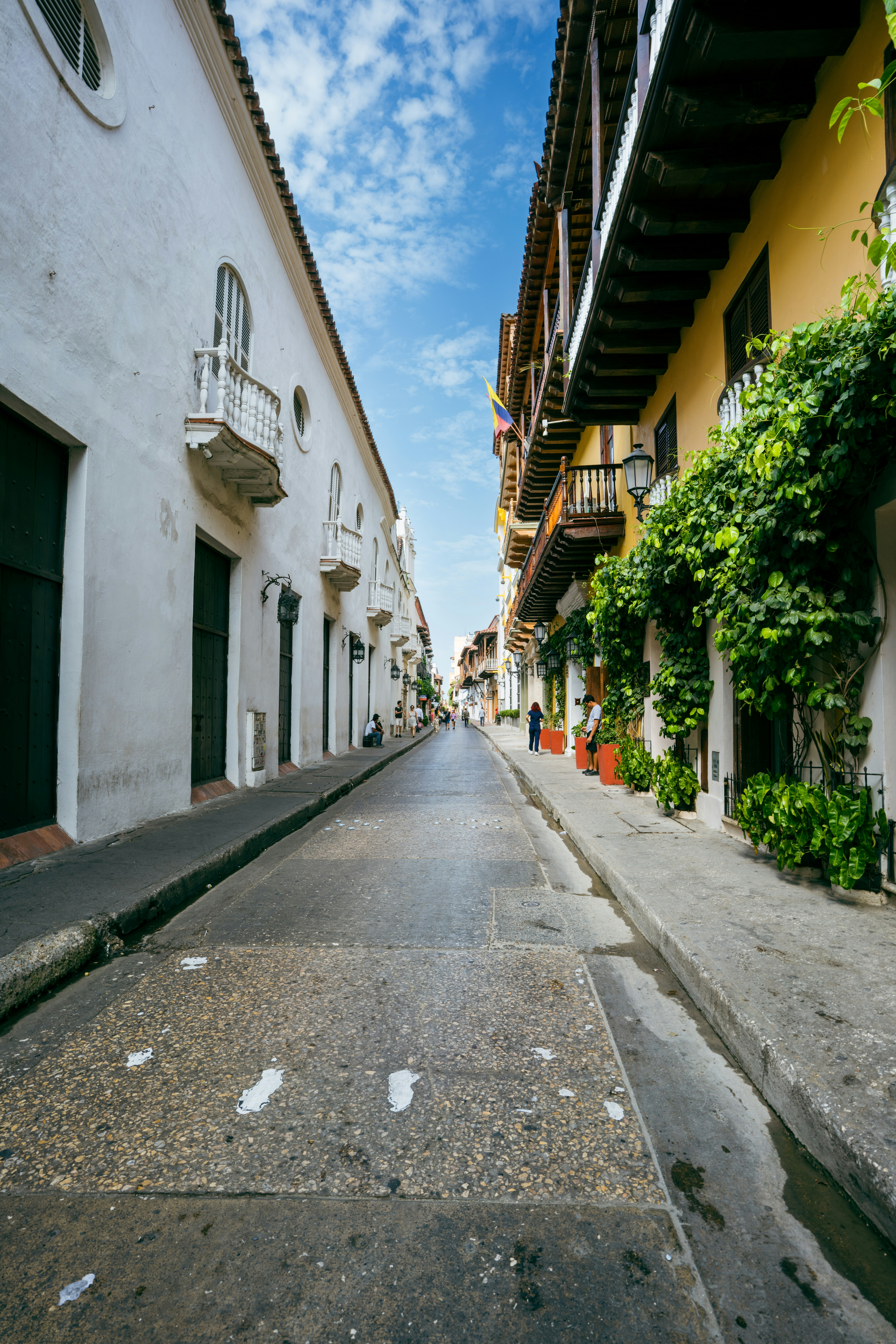 Sunlit Callejon: A Narrow Daylight Walk Between White and Ochre Facades