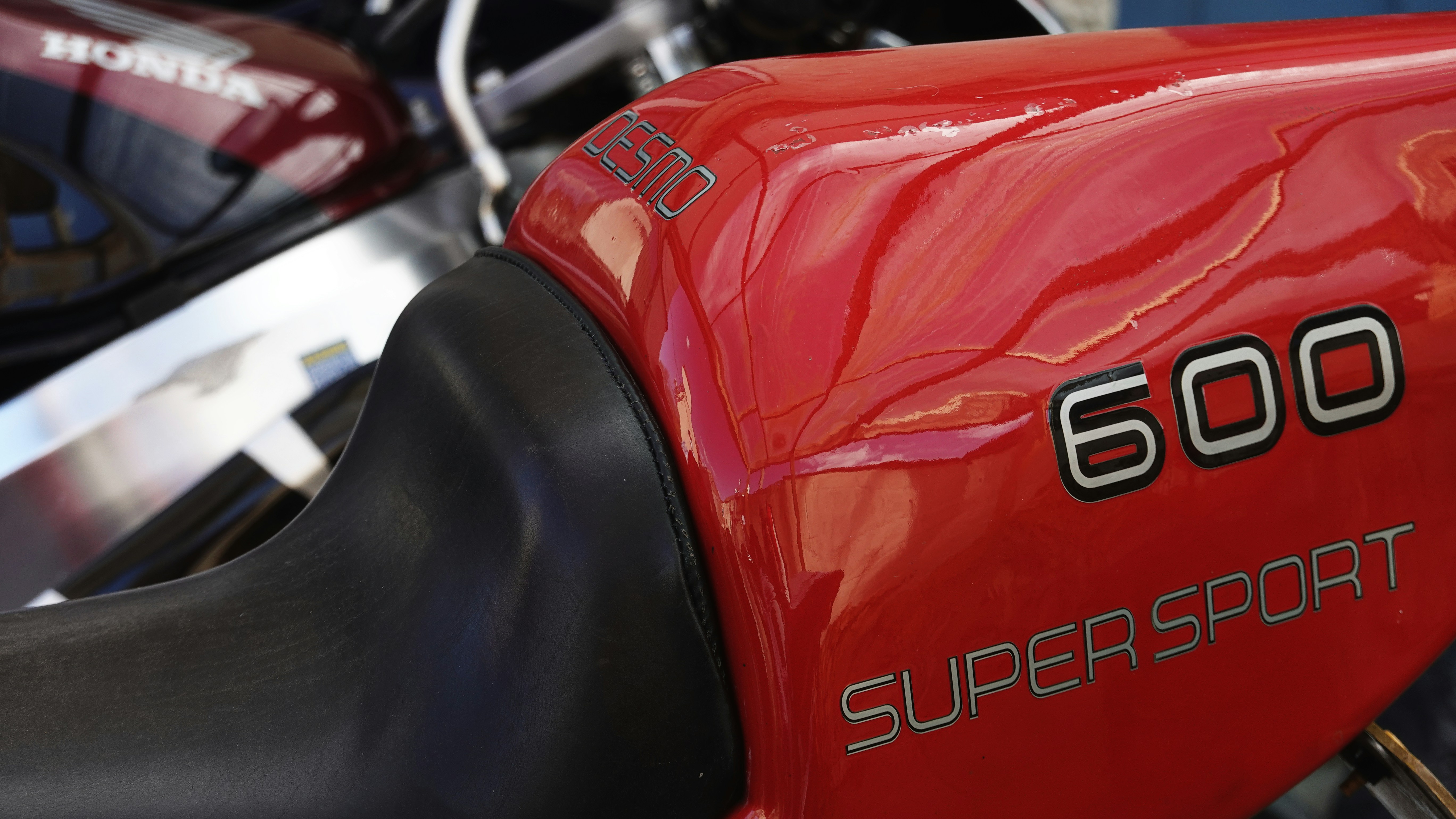 Close-up of a red Moto vividly showcasing the 600 Super Sport badge
