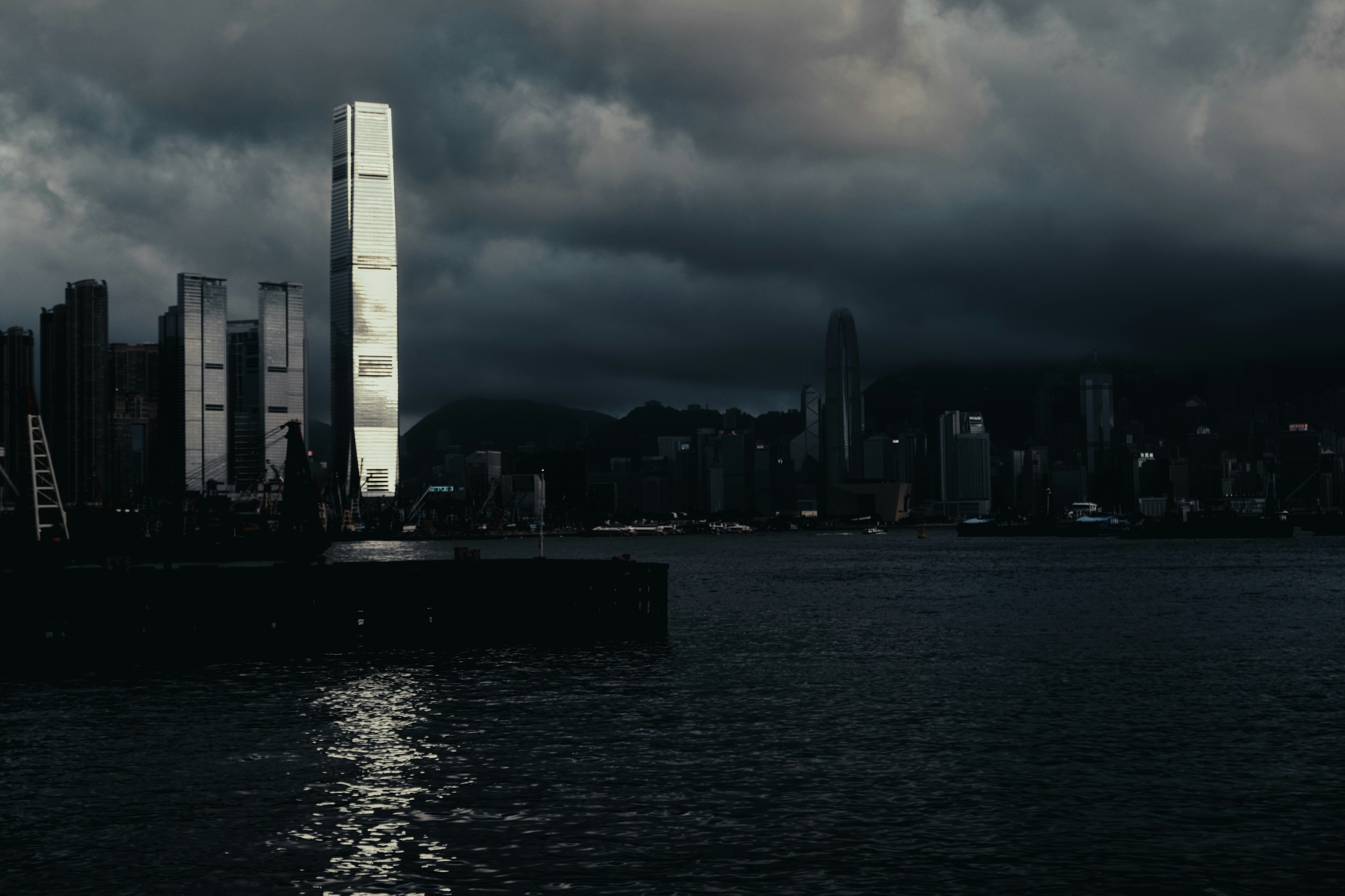 Ragged Skyline: Nightfall over the Harbour