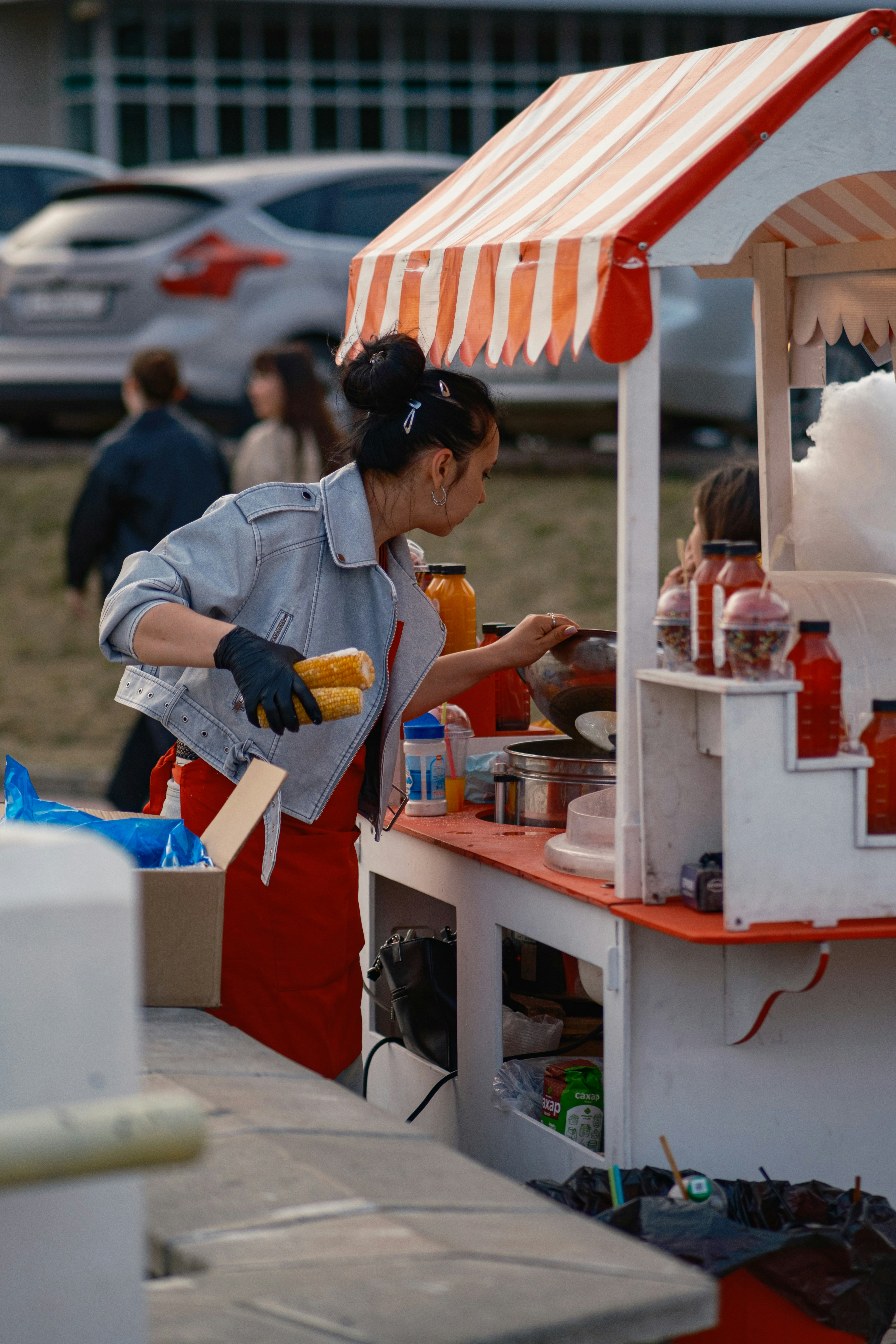 Cornmeal Sizzle: Street Vendor Turns Corn on the Cob into Flavorful Moments