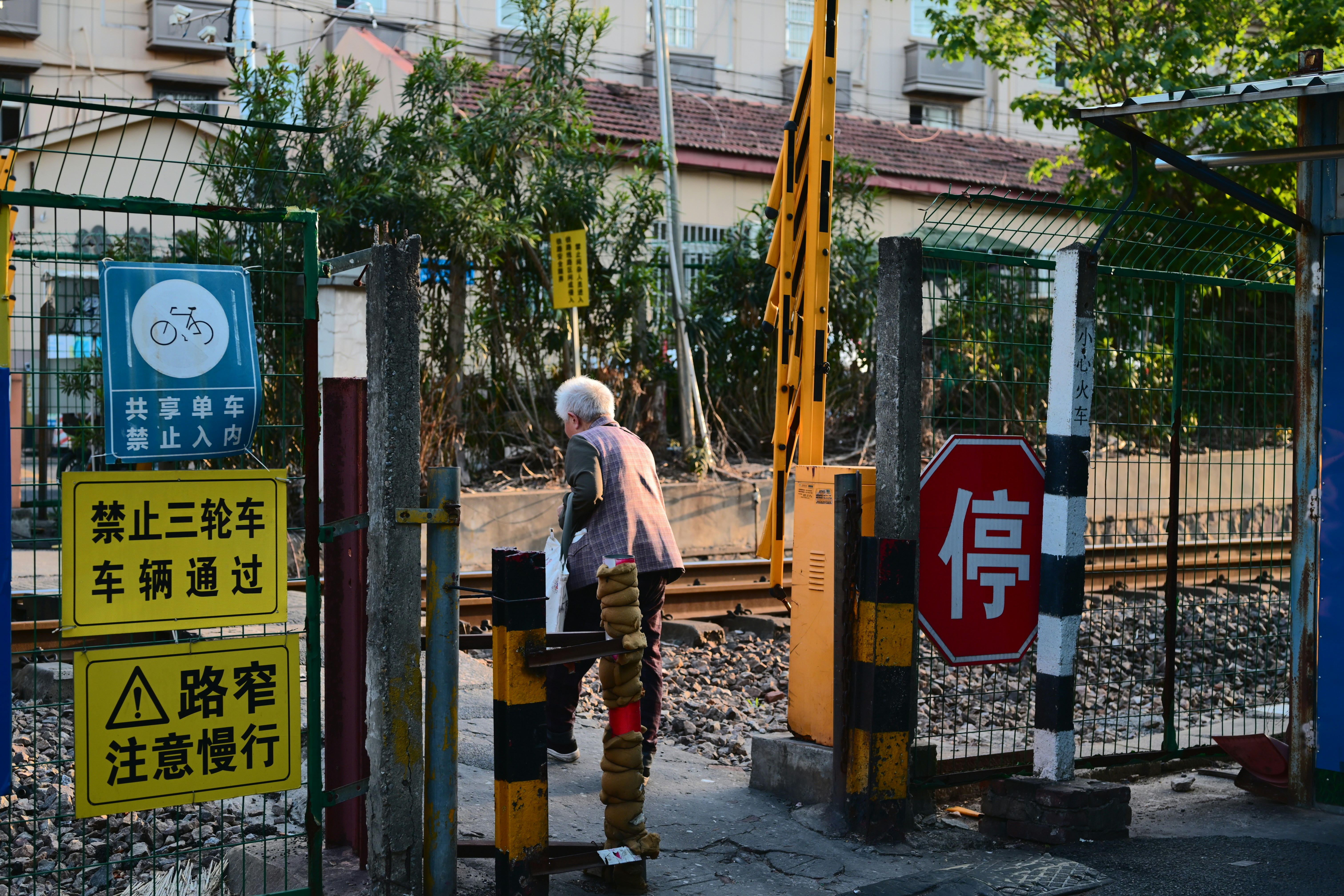 Crossing Guardrails: A Quiet Moment at the Barrier Gate