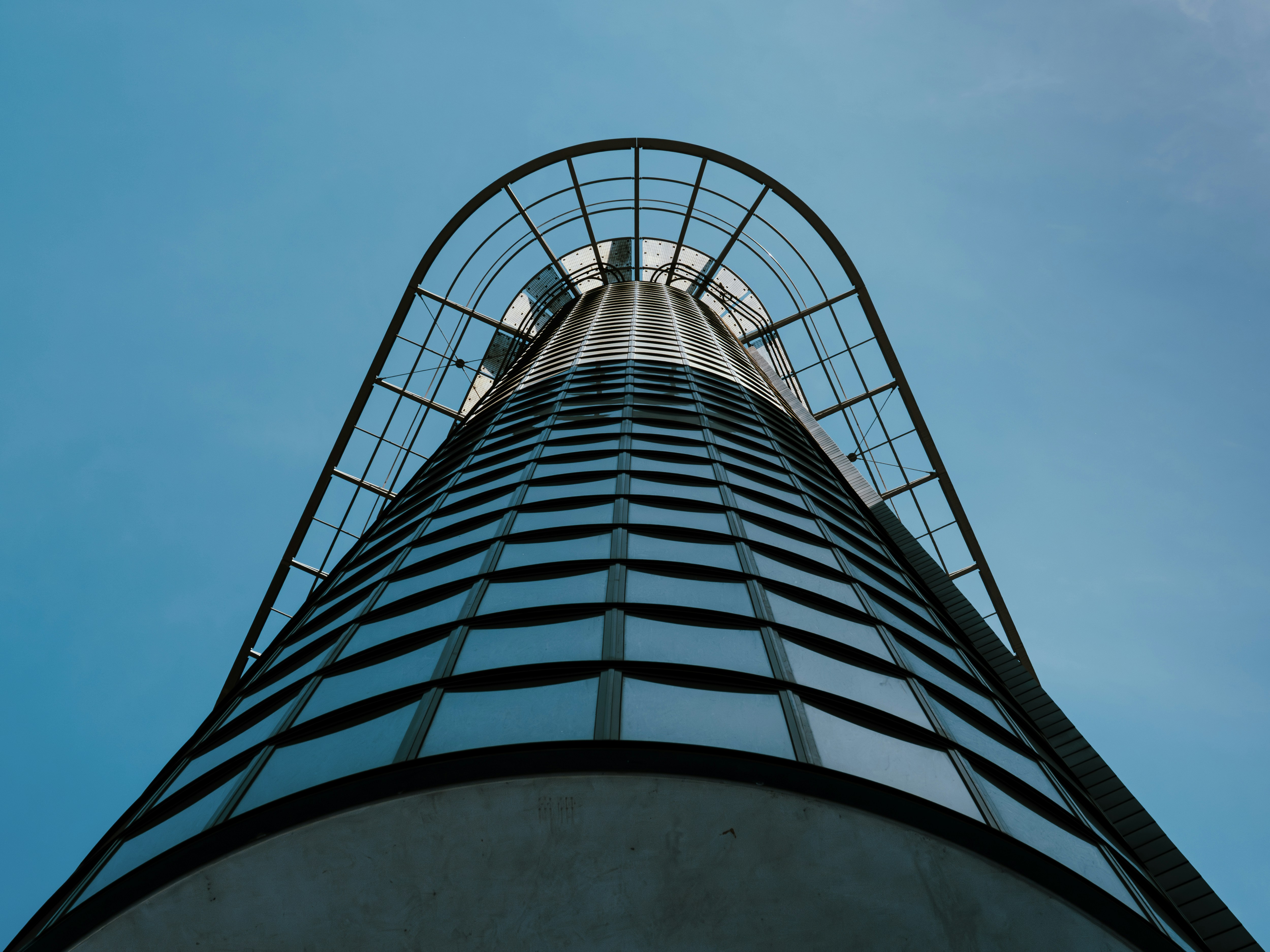 Modern skyscraper with glass facade against blue sky photo – Free ...