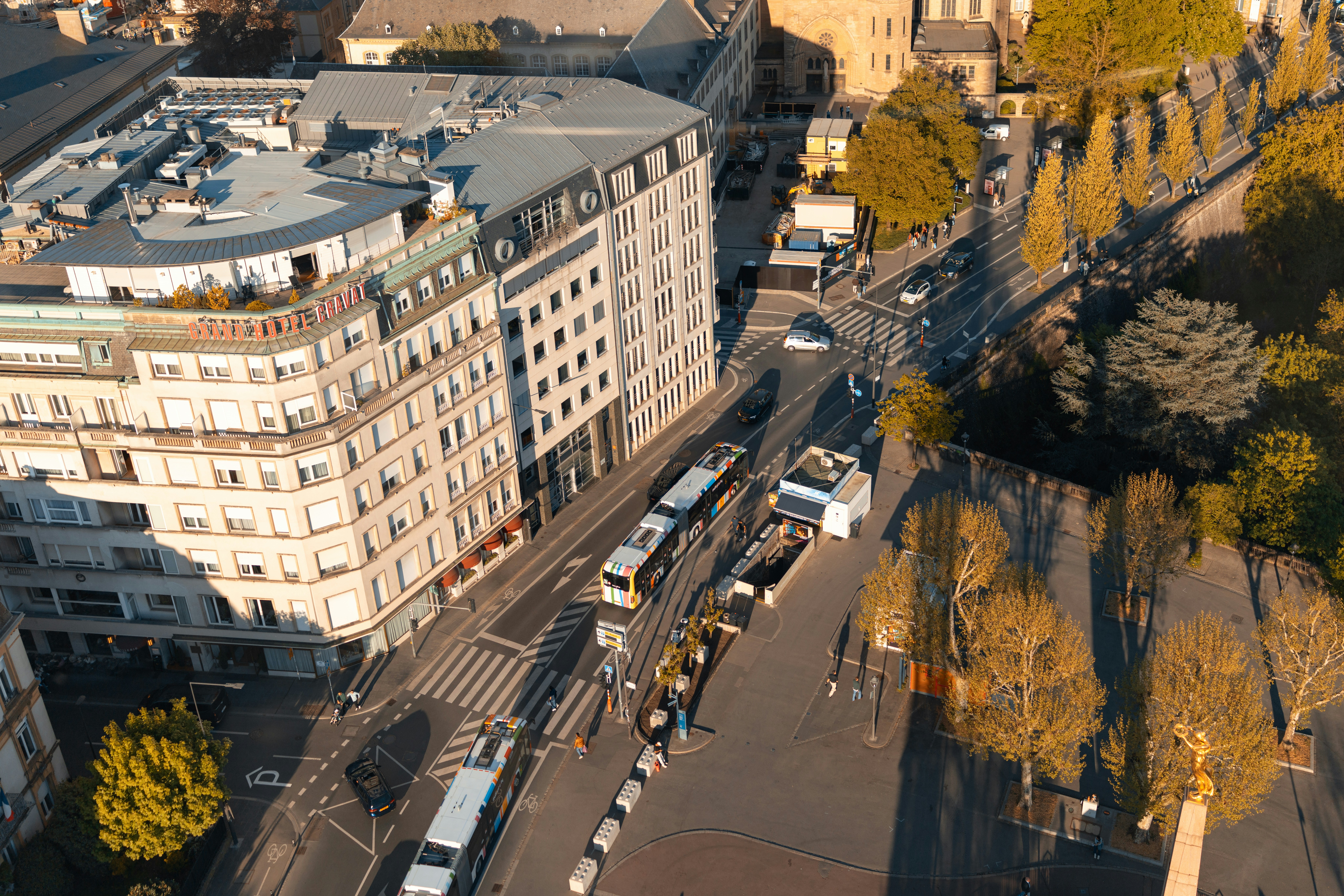 Aerial Traffic Flow Over a Paved City Arc
