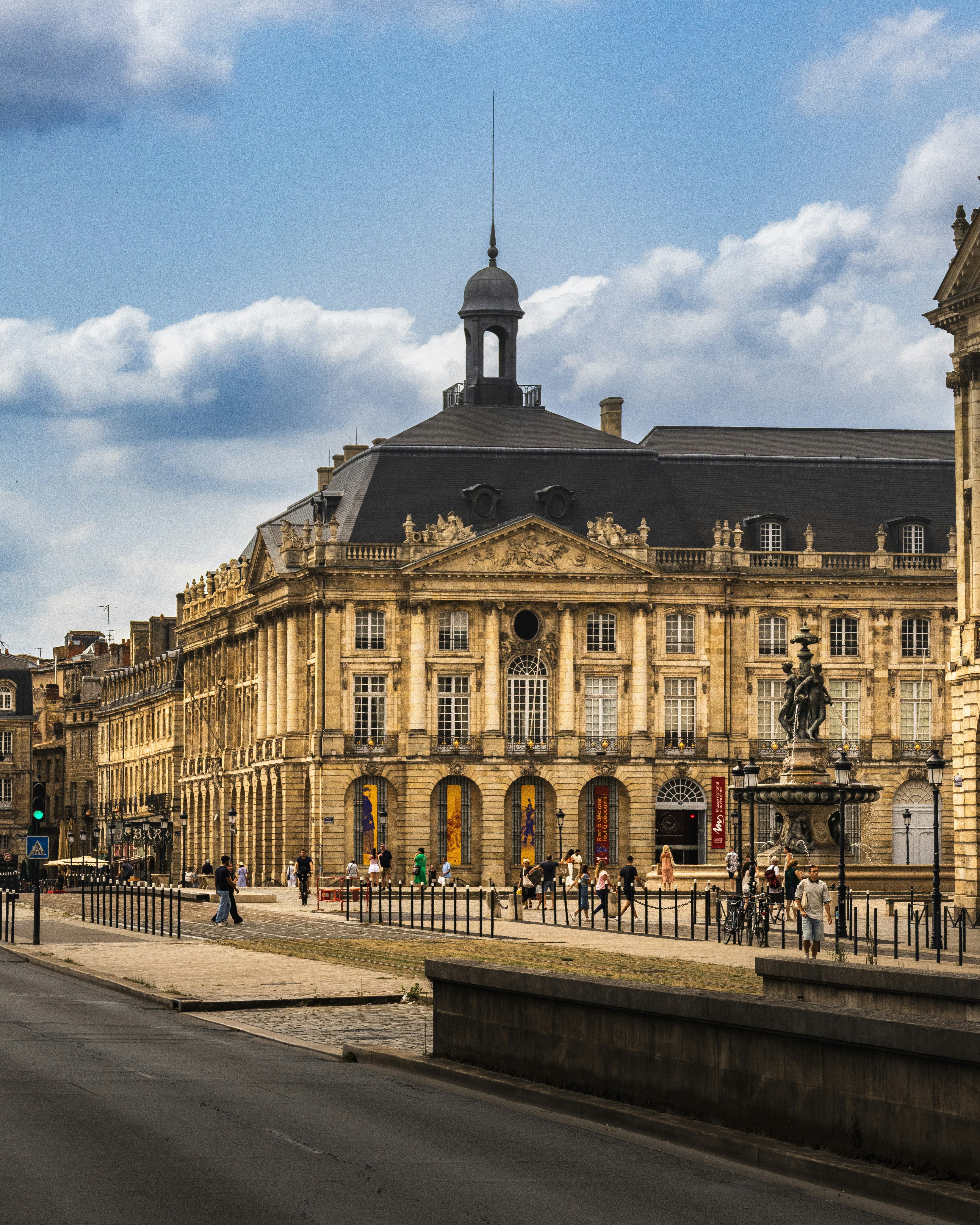 Sunlit Heritage: The Grand Paris Facade and Monument