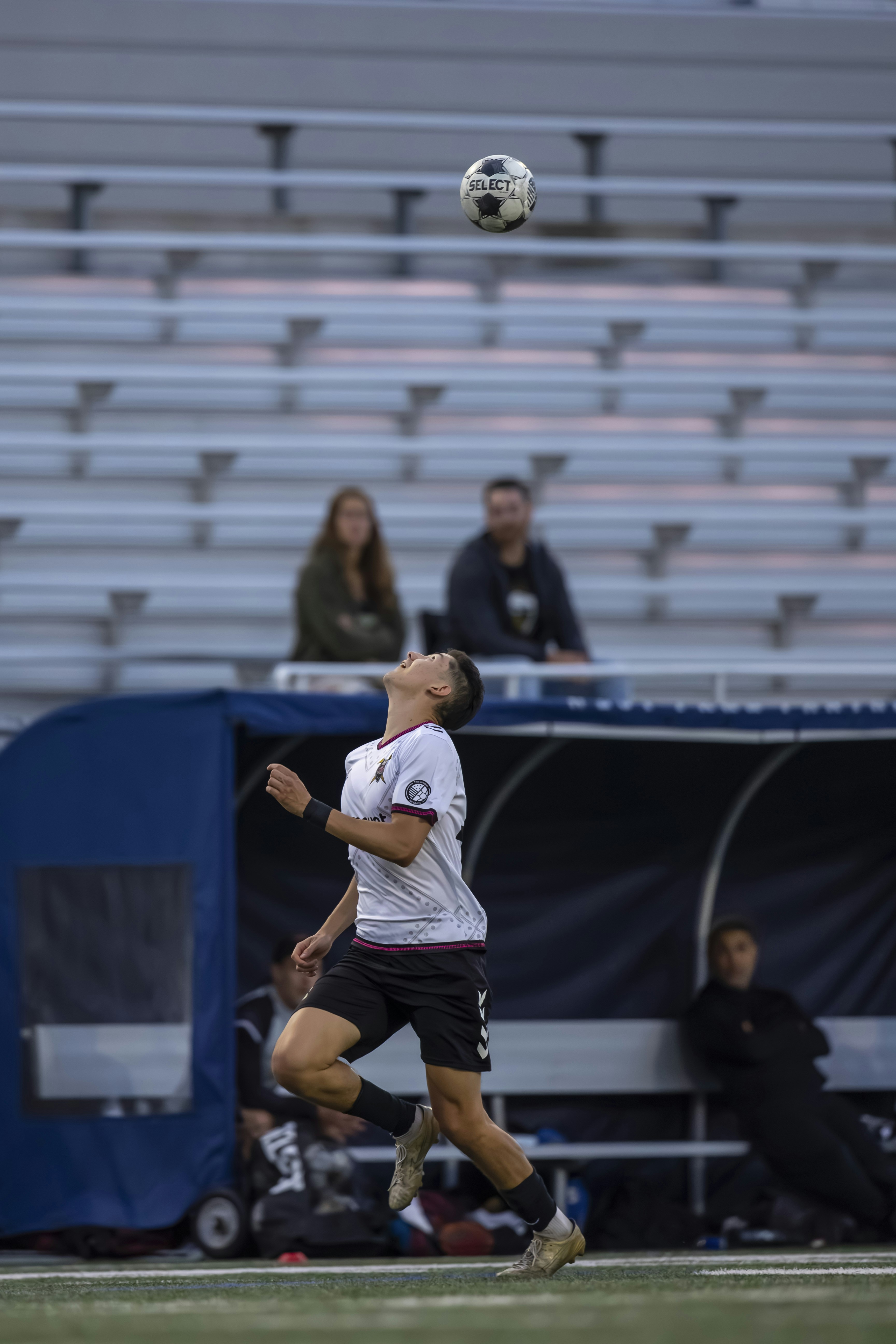 Midair Cue: The Player Tracks the Ball as the Match Unfolds