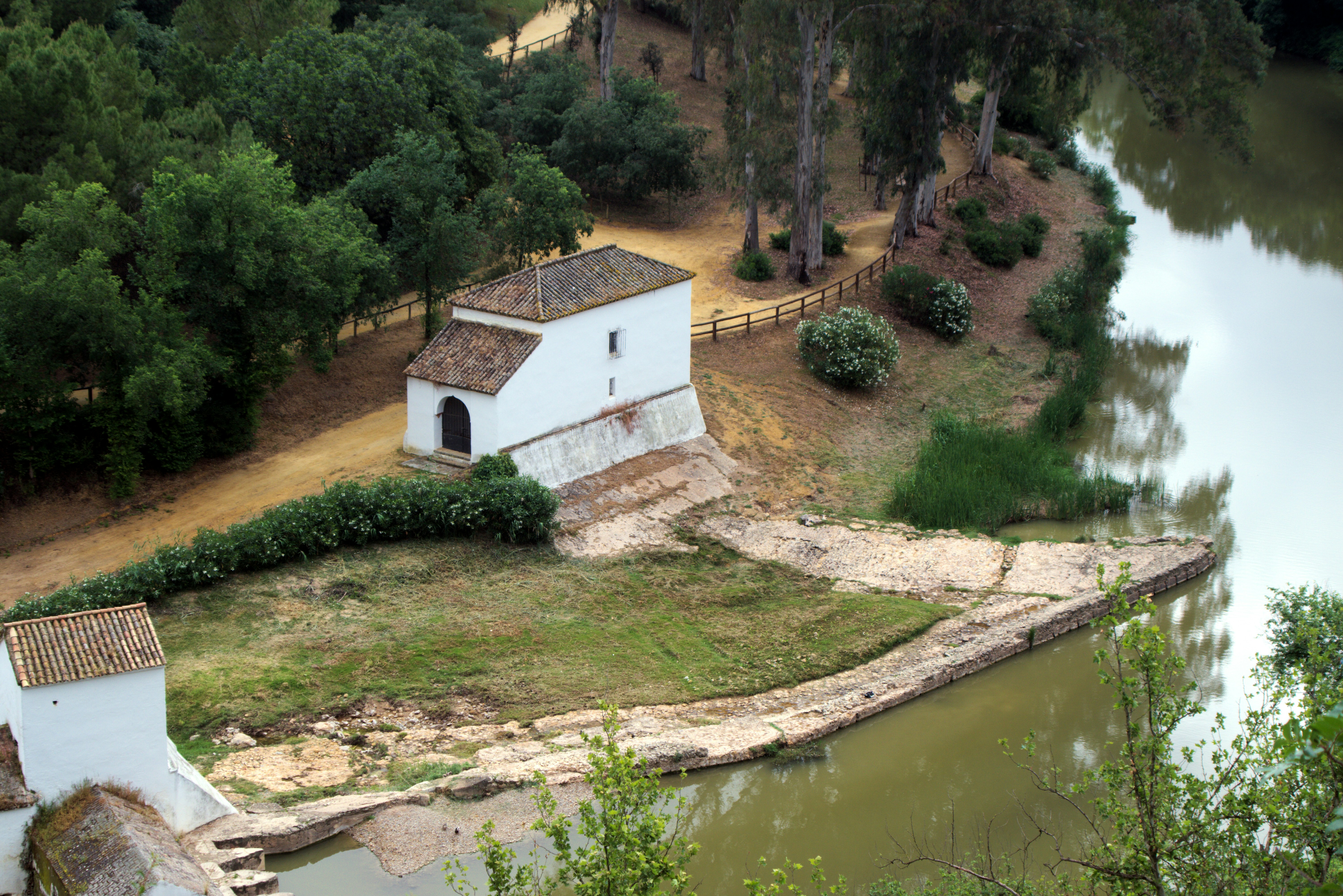 White chapel by the bend: a riverside reminder of quiet paths